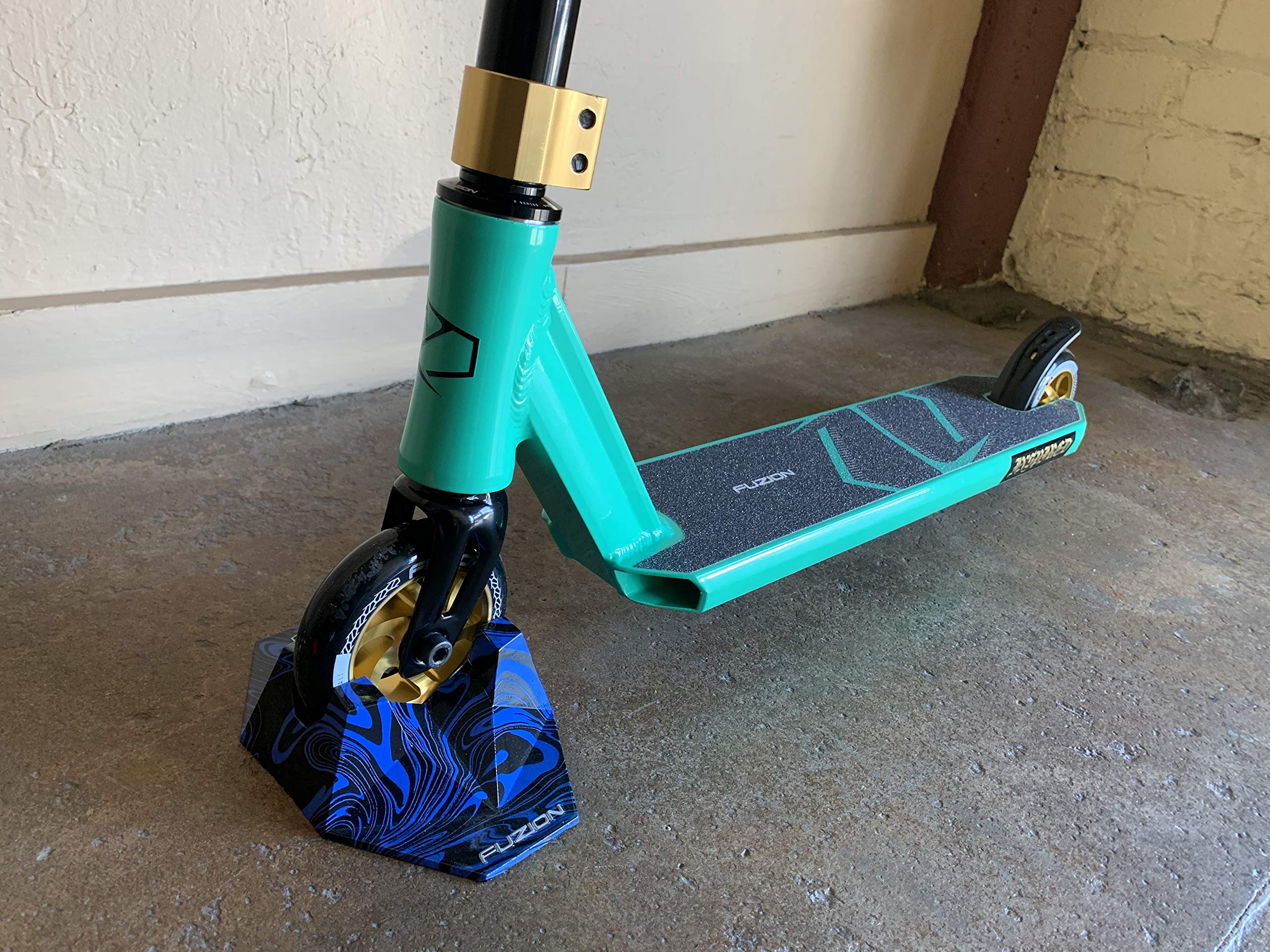 Fuzion Universal Pro Scooter Stand Fits Scooters with 95mm to 120mm Scooter Wheels