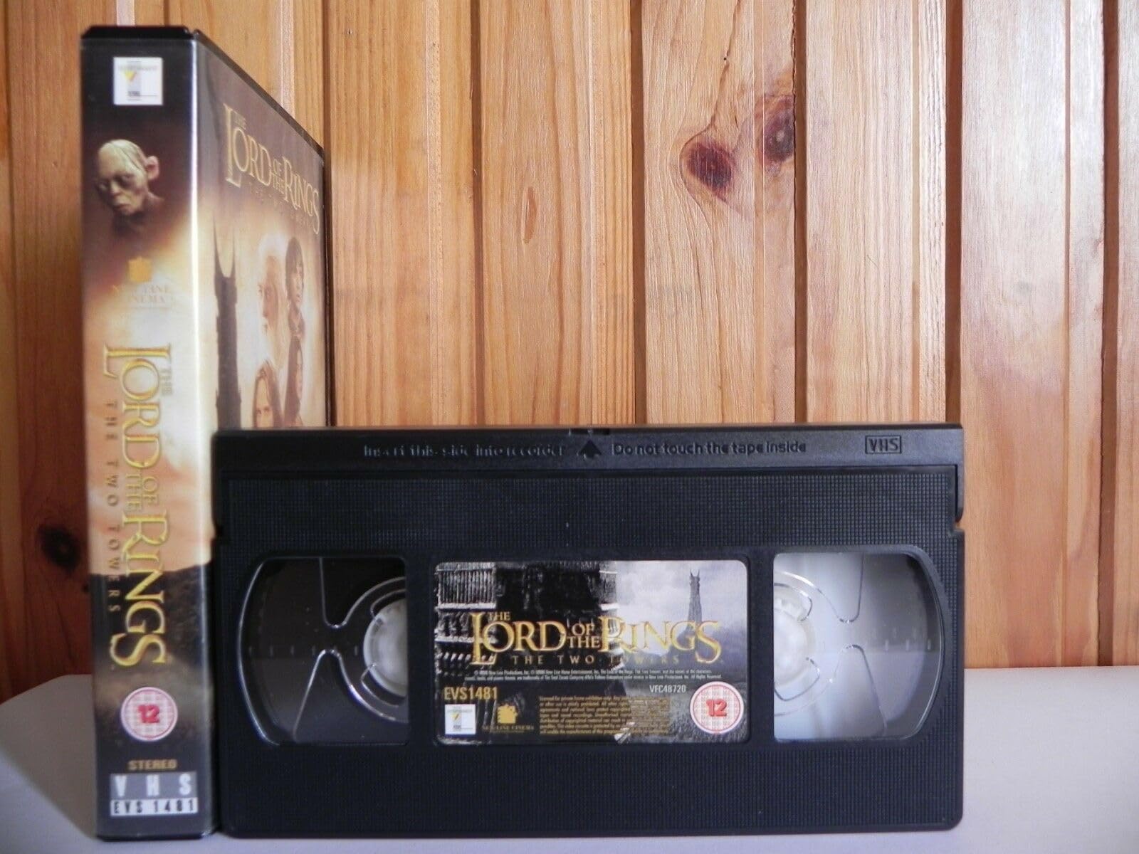 The Lord of the Rings: The Two Towers [VHS]