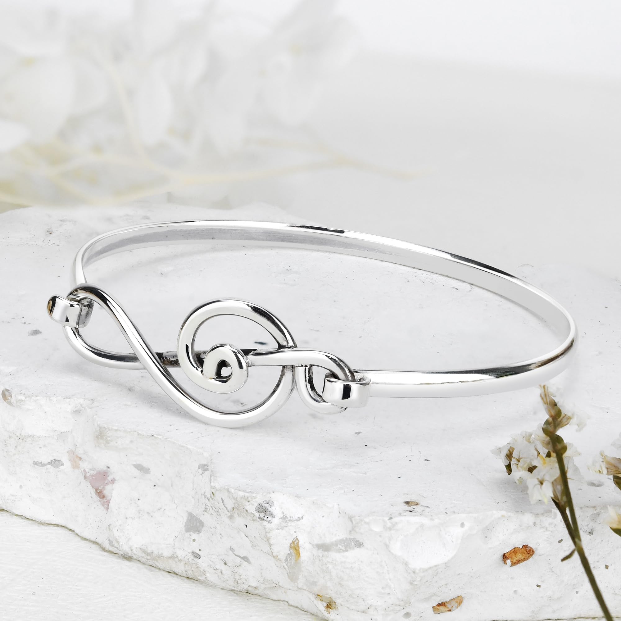 AeraVida Love of Music and Melody Sterling Silver Treble Clef Symbol Beaded Elastic Stretch Fit Charm Bracelet
