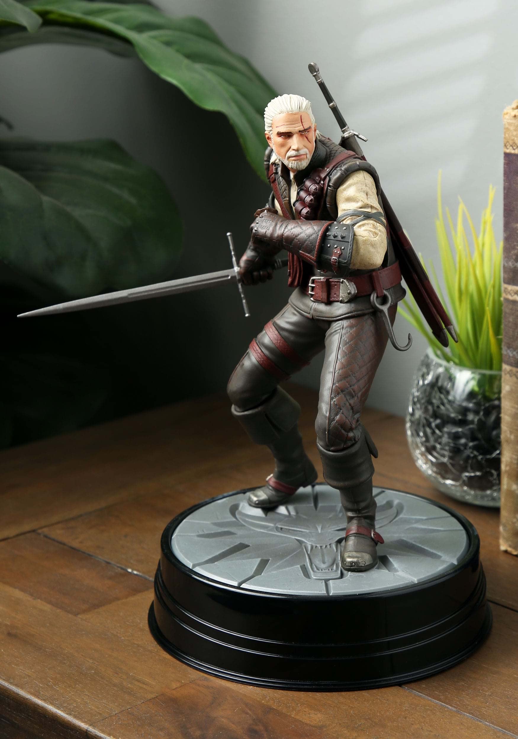 DARK HORSE COMICS The Witcher 3: Wild Hunt Geralt Manticore Figure, Standard