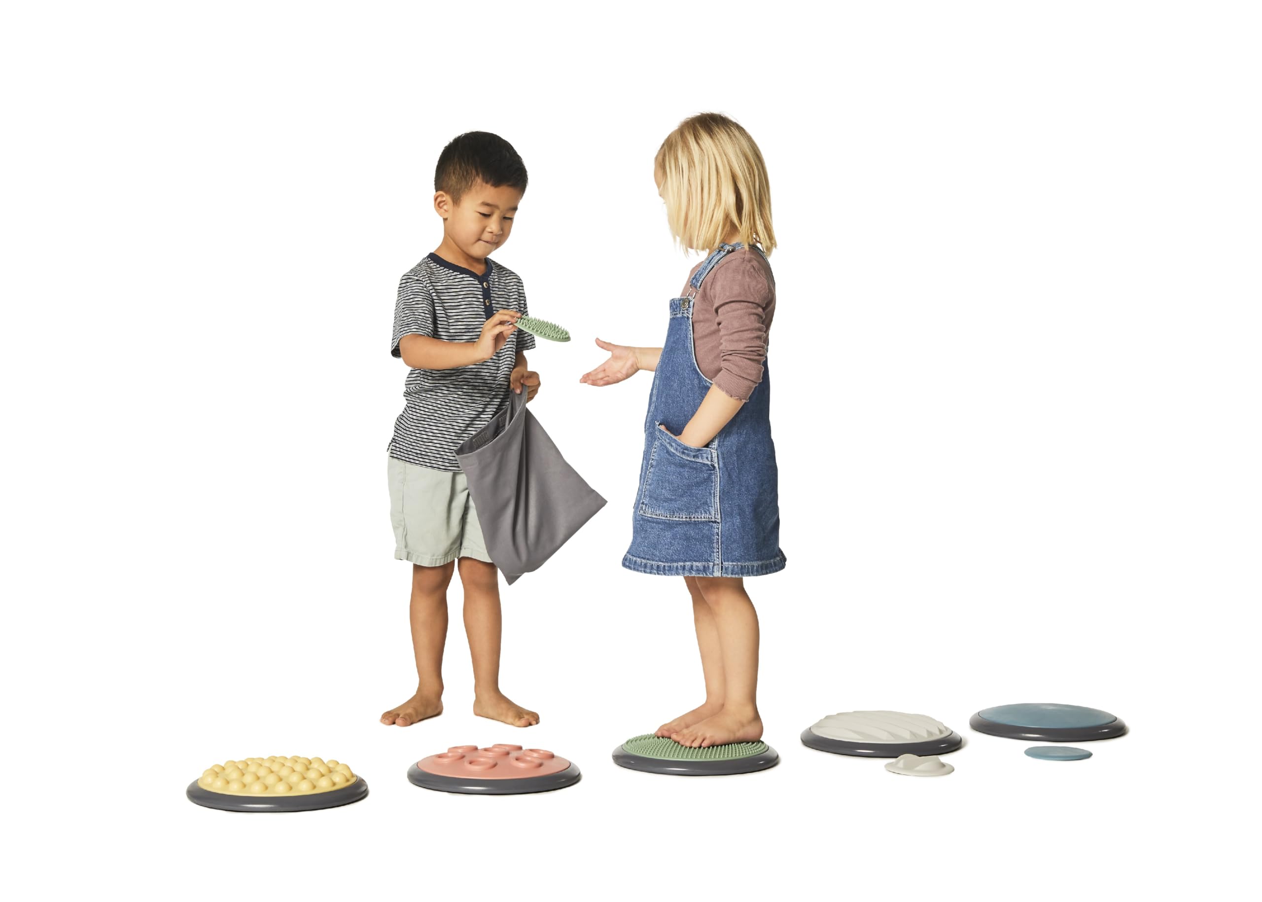 GONGE Tactile Sensory Discs - Set of 10 Textured Stepping Discs, Sensory Exploration, Cognitive Development - Includes Blindfold - Ages 1 and up - Nordic