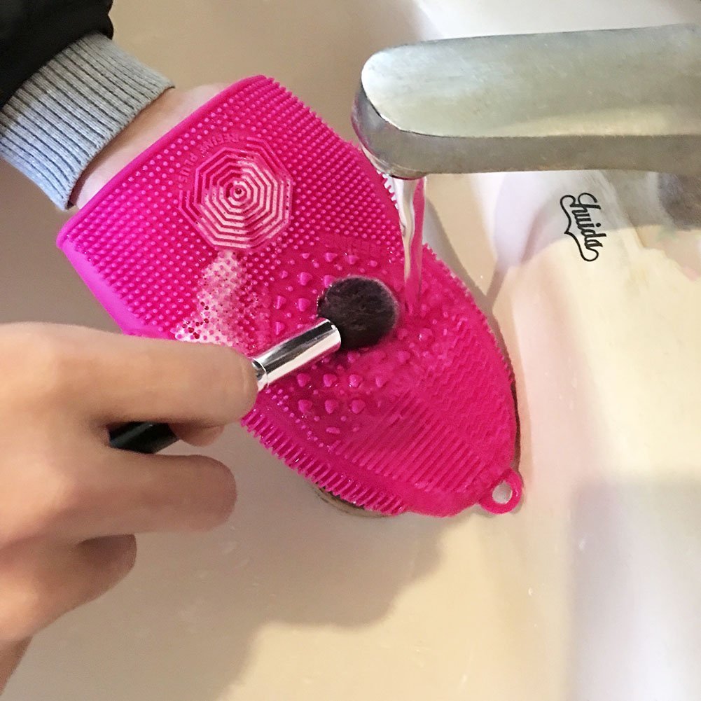 ScivoKaval Makeup Brush Cleaner Mat Mitt Glove Silicone Cosmetic Cleaning Scrubber Tool for Face Brushes and Eye Brush Washing Pad Black