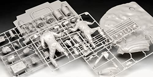 Revell 06784 Star Wars: The Mandalorian Din Djarin™ - The Bounty Hunter 1:9 Scale Unbuilt/Unpainted Plastic Model Kit with Diorama Base