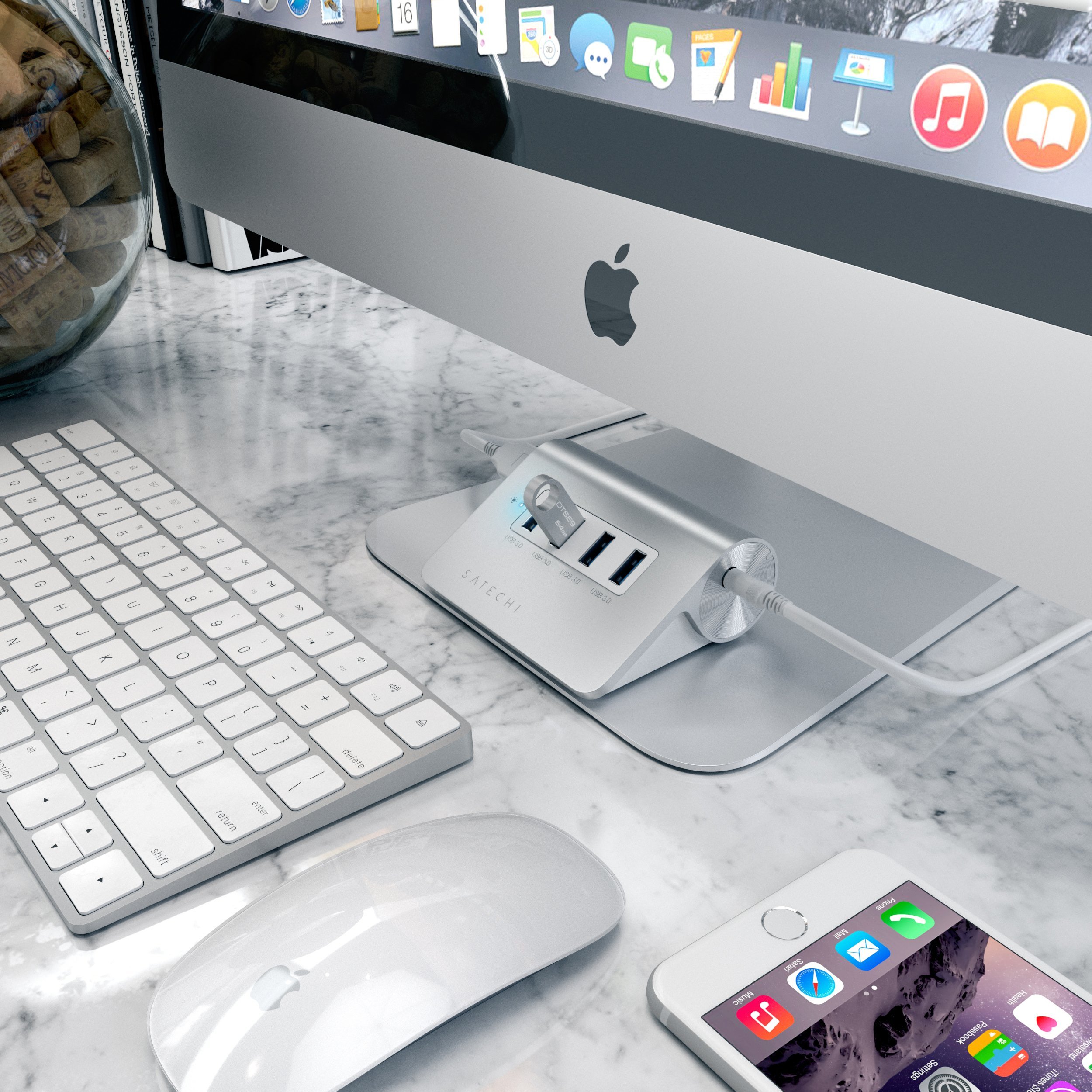 Satechi 4 Port USB 3.0 Premium Aluminum Hub V2.0 for MacBook, Mac Pro, Mac Mini, iMac, Surface Pro (White Trim)