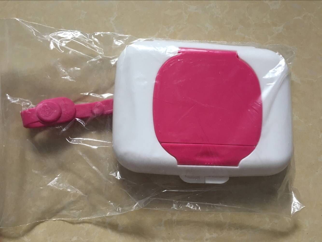 Portable Wet Tissue Box Wipes Dispenser Case Outdoor Tissue Box for Baby Travel (red)