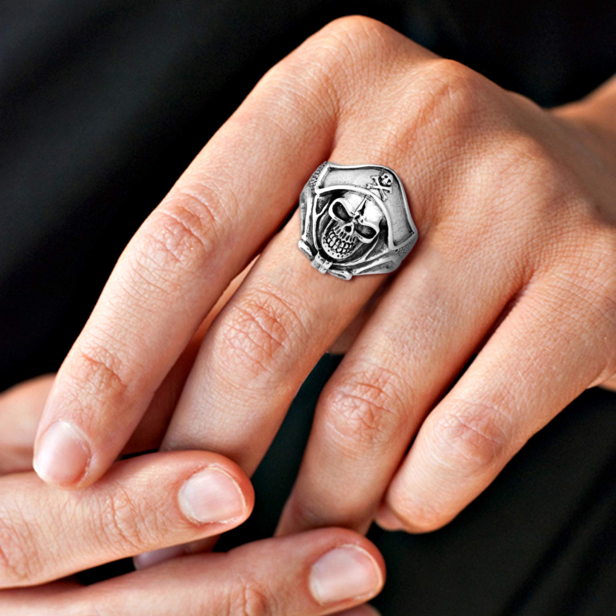 AeraVida Gothic Buccaneer Pirate Skull Head .925 Sterling Silver Biker Ring - (11)