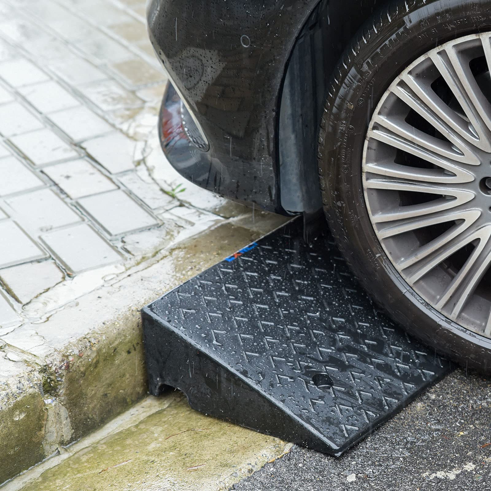 CXRCY Rubber Curb Ramp 6β Rise 2 Pack Industry Heavy Duty Black Threshold Ramps with 4 Expansion Bolts for Sidewalk, Loading Dock, Driveway, Wheelchair, Car, Bike