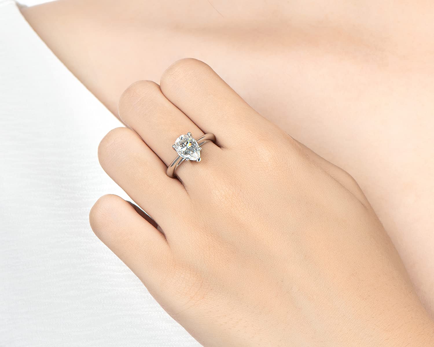AINUOSHI Sterling Silver Moissanite Diamond Ring, 2.0ct Pear Shaped Wedding Ring, D-E Color Grade, Perfect for Wedding, Engagement Proposal and Anniversary. Size 4.0 In US