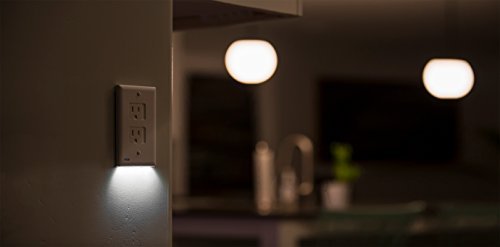 SnapPower 3 Pack SafeLight [for Décor Outlets] - Self-Closing Safety Cover Plate with LED Night Light - Child-Proofing Wall Plate Helps Protect Baby from Electrical Shock - (Décor, White)