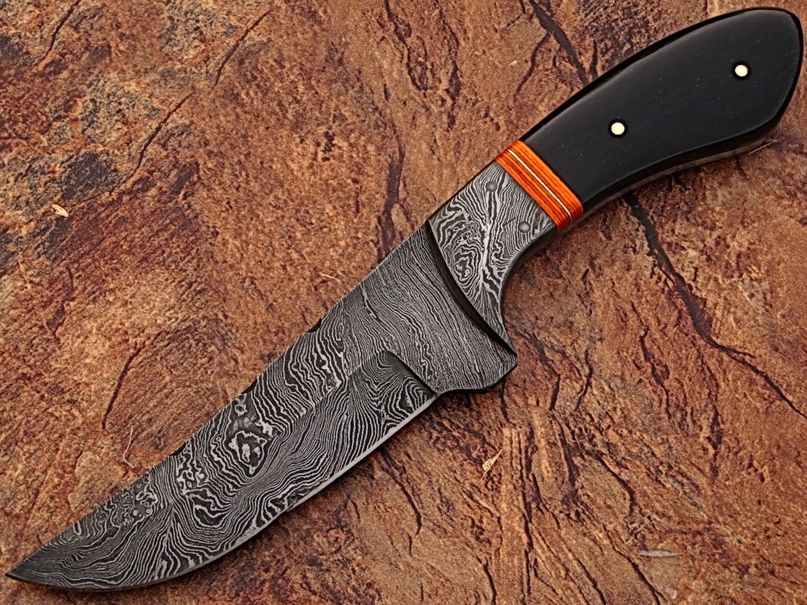 AishaTech Volunteers Hunting Knife Damascus Steel Blade Horn Handle