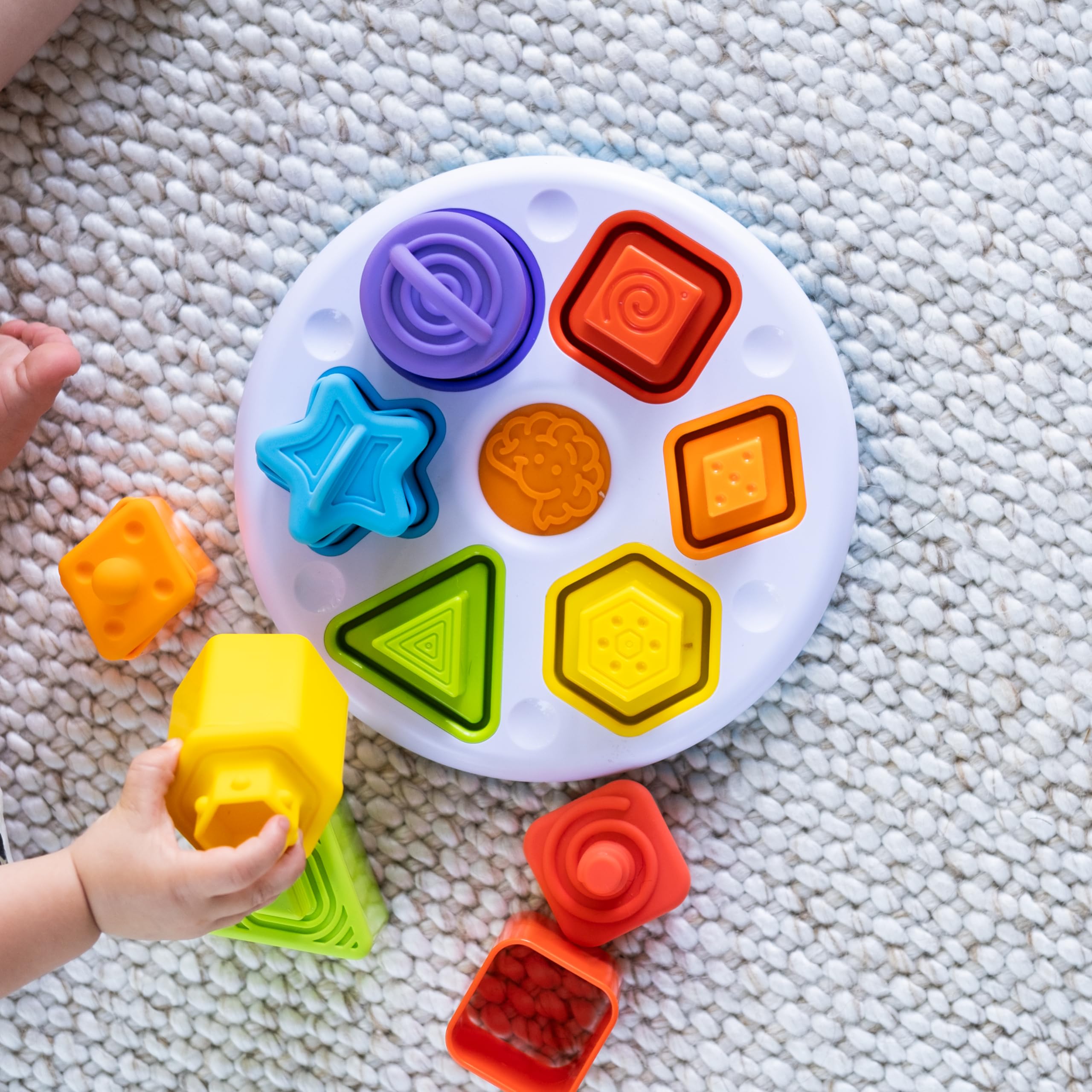 Fat Brain Toys Plugzy - Fine Motor Shape-Learning Sensory Toy, Babies & Toddlers