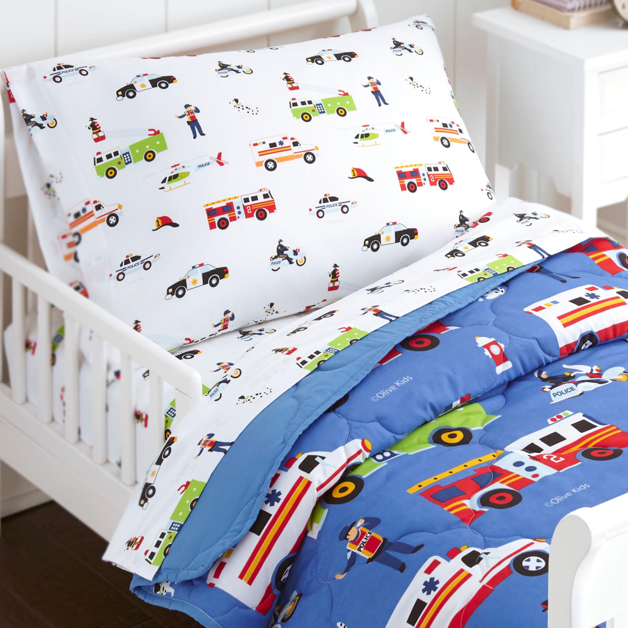Wildkin Kids Microfiber Pillow Case for Boys and Girls, Soft Breathable Microfiber Fabric, Measures 20 x 30 Inches, Fits a Standard Size Pillow (Heroes)