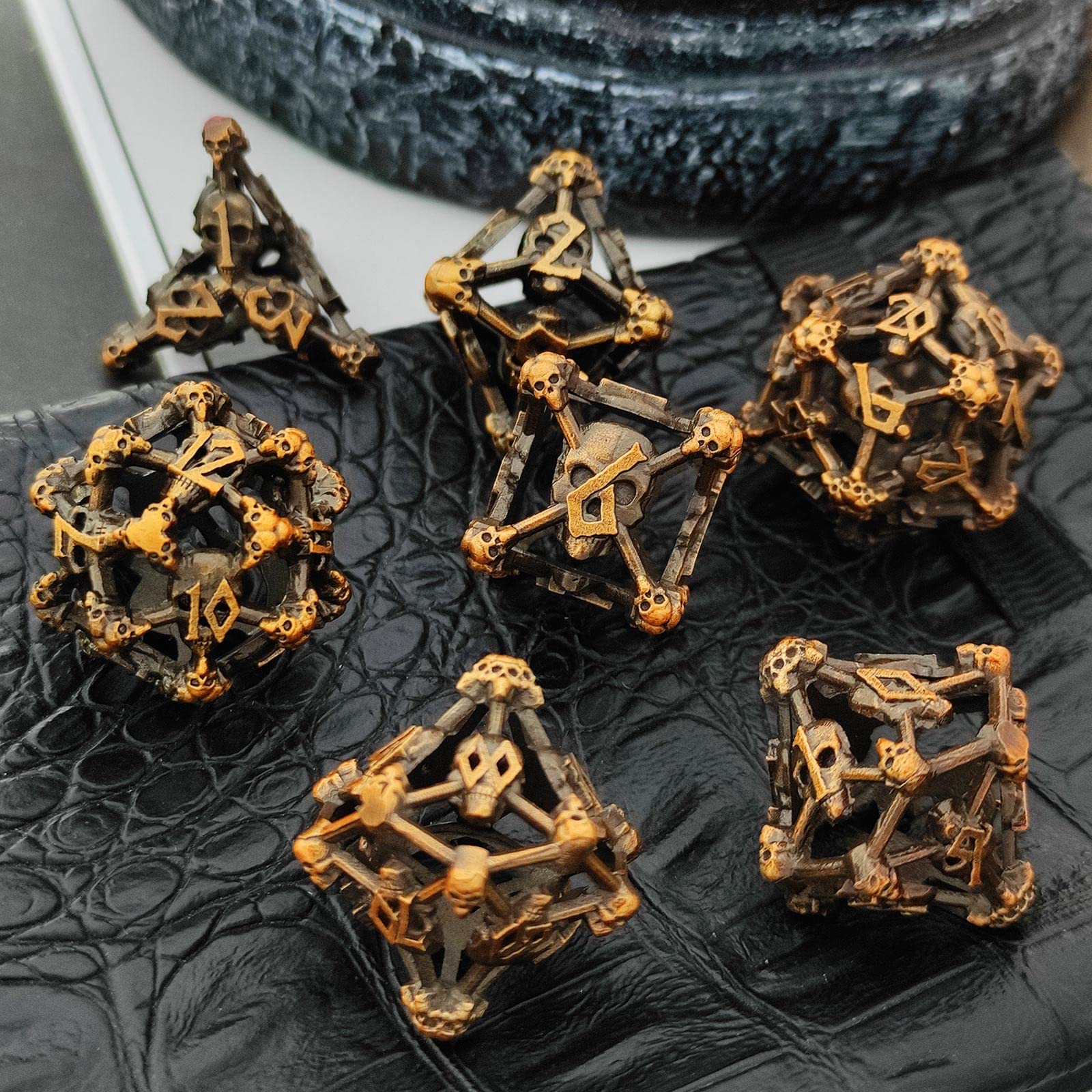 AJKDEUIH DND Dice Set Metal Hollow Skull D&D Dungeons and Dragons Gifts D20 Polyhedral D and D Dice Bag RPG MTG Role Playing Pathfinder Table Card Games Accessories -bloodstain