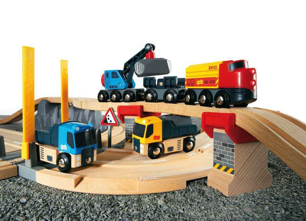 BRIO World 33210 - Rail & Road Loading Set - 32 Piece Wooden Train Set | Ideal for Kids Aged 3+ | with Special Crane Car & Flatbed Idea