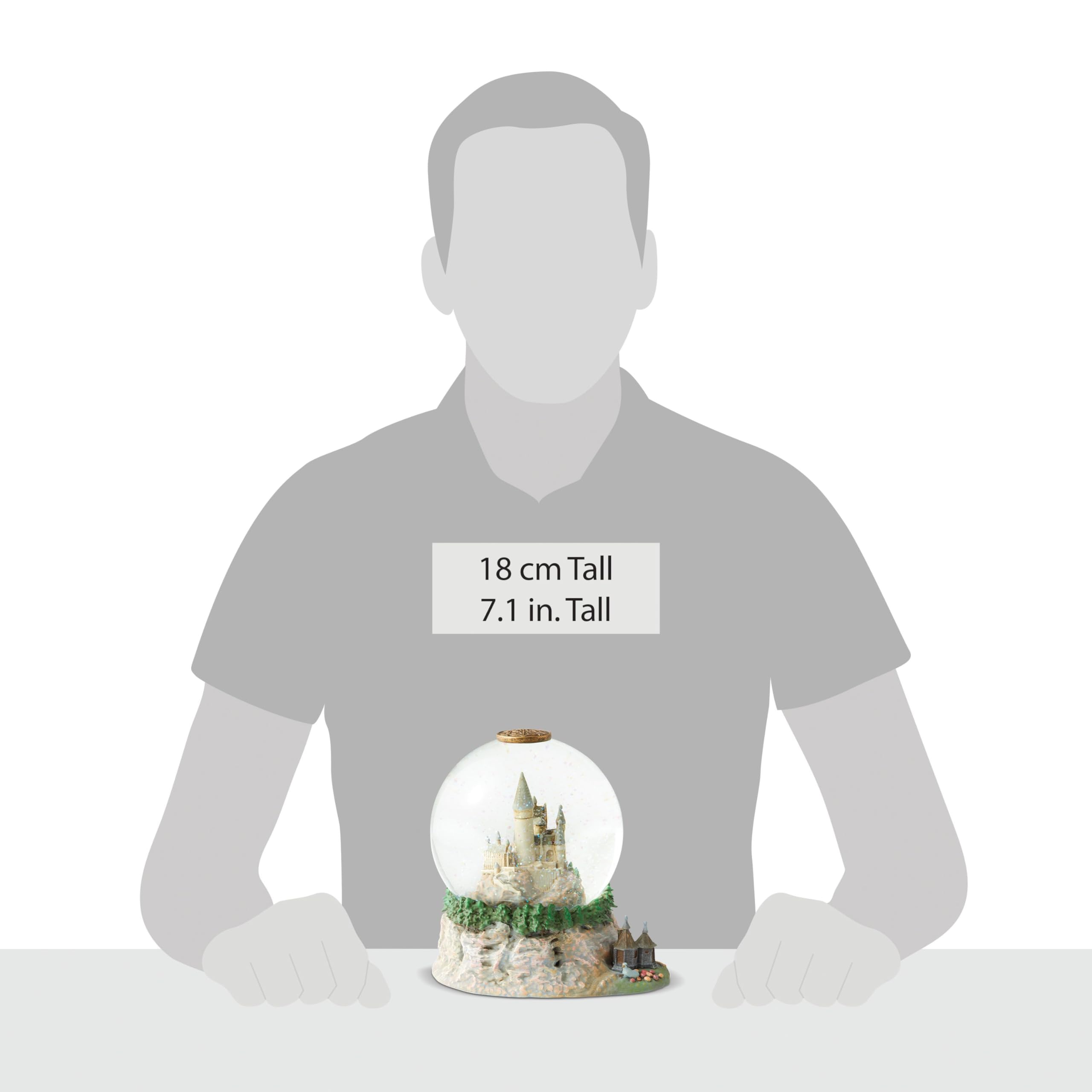 Enesco - 6004342 Wizarding World of Harry Potter Hogwarts Castle Water Globe, 7.1", Multicolor