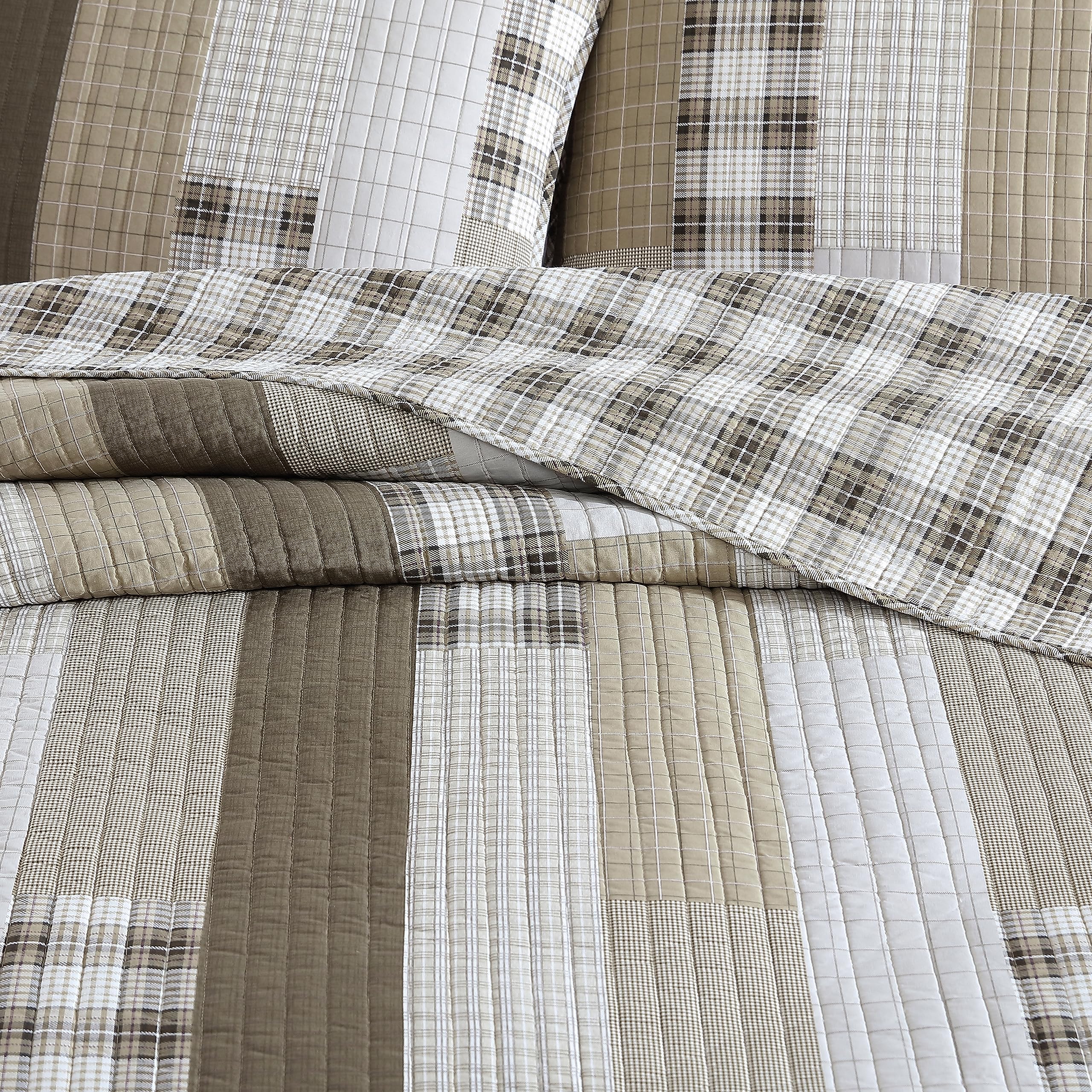 Eddie Bauer - Queen Quilt Set, Cotton Reversible Bedding with Matching Shams, Home Decor for All Seasons (Fairview Sand, Queen)