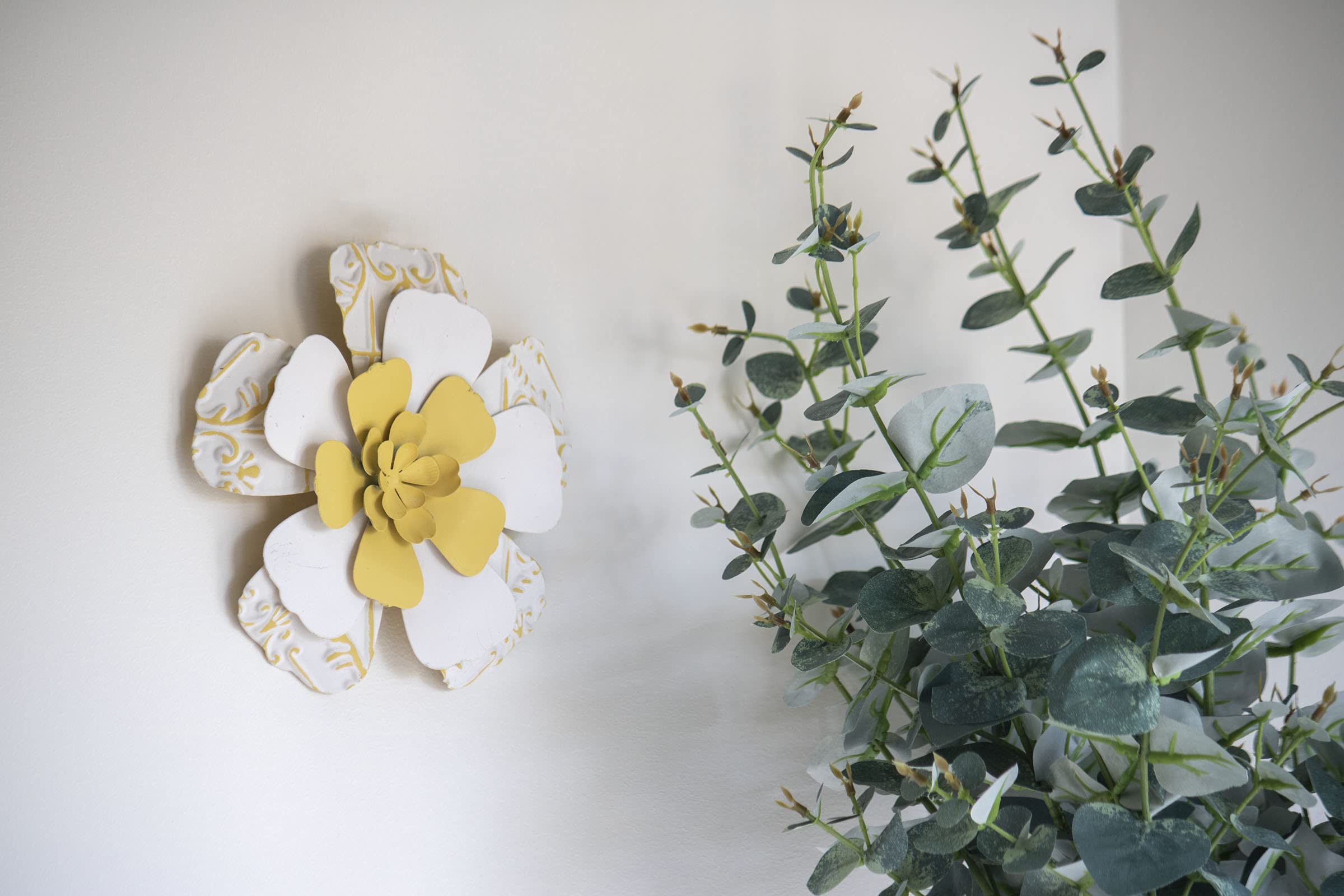 Foreside Home & Garden 7.75 x 7.5 inch White and Yellow Metal Layered Flower Wall Décor FDDD10143, Multi