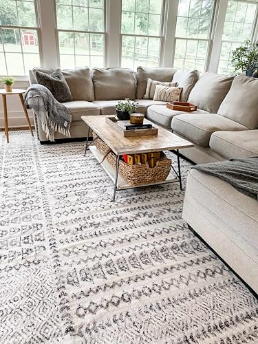 BoutiqueRugs Greig Farmhouse Moroccan Geometric Area Rug - Boho Aztec Tribal Carpet for Living Room - Black, Charcoal, Light Gray - 7'10" Round Rug