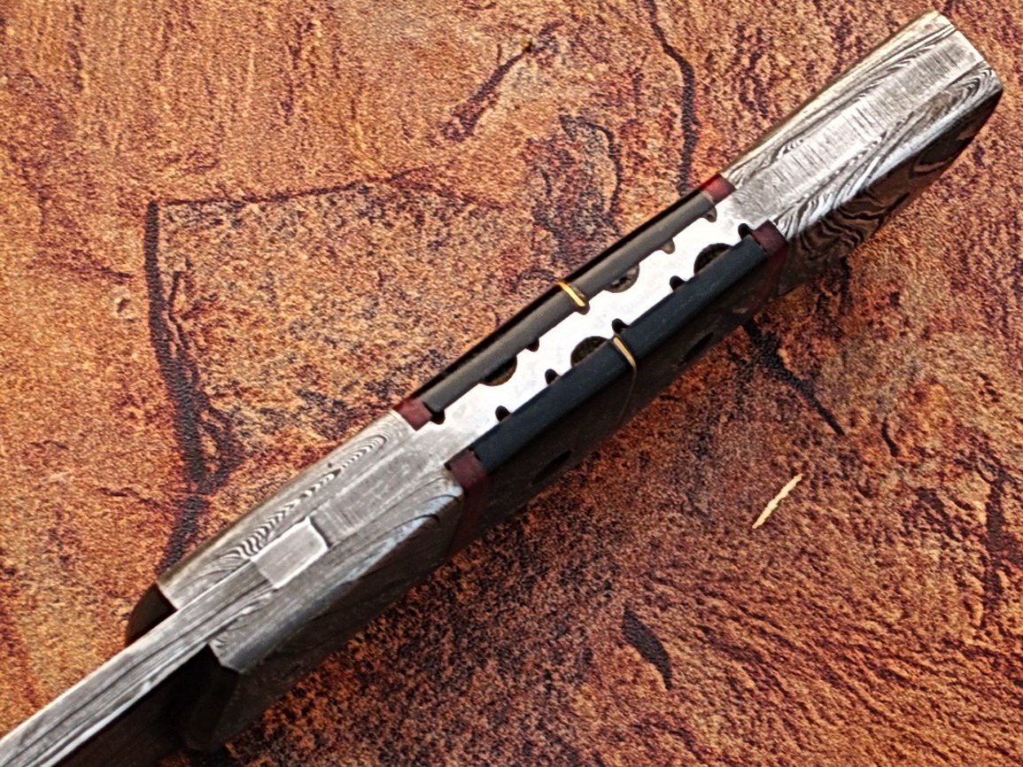 AishaTech Bloody Eleventh Hunting Knife Damascus Steel Blade and Bolsters Horn Handle