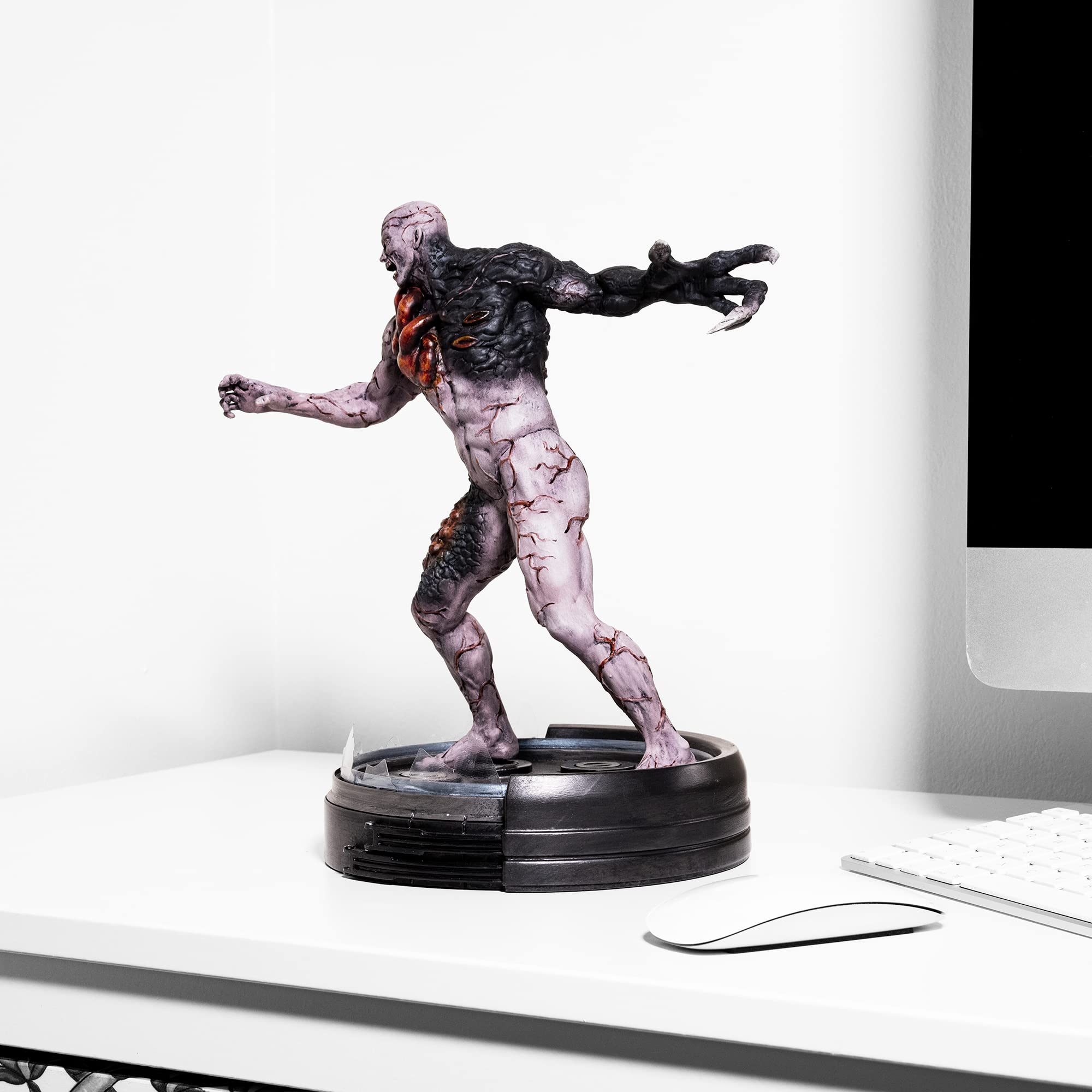Numskull Resident Evil Tyrant T-002 Figure 9'' 23cm Limited Edition Collectible Replica Statue - Official Resident Evil Merchandise - Horror Video Game Figurine