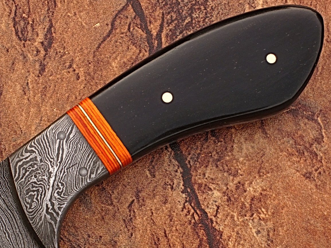 AishaTech Volunteers Hunting Knife Damascus Steel Blade Horn Handle
