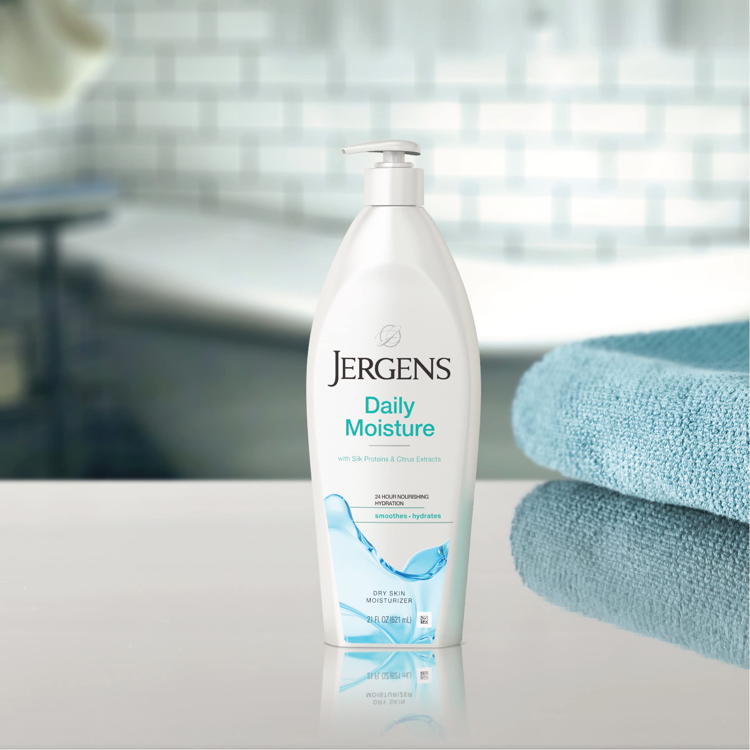 Jergens Daily Moisture Dry Skin Moisturizer, Hand and Body Lotion, with HYDRALUCENCE blend, Silk Proteins, and Citrus Extract, 21 Oz