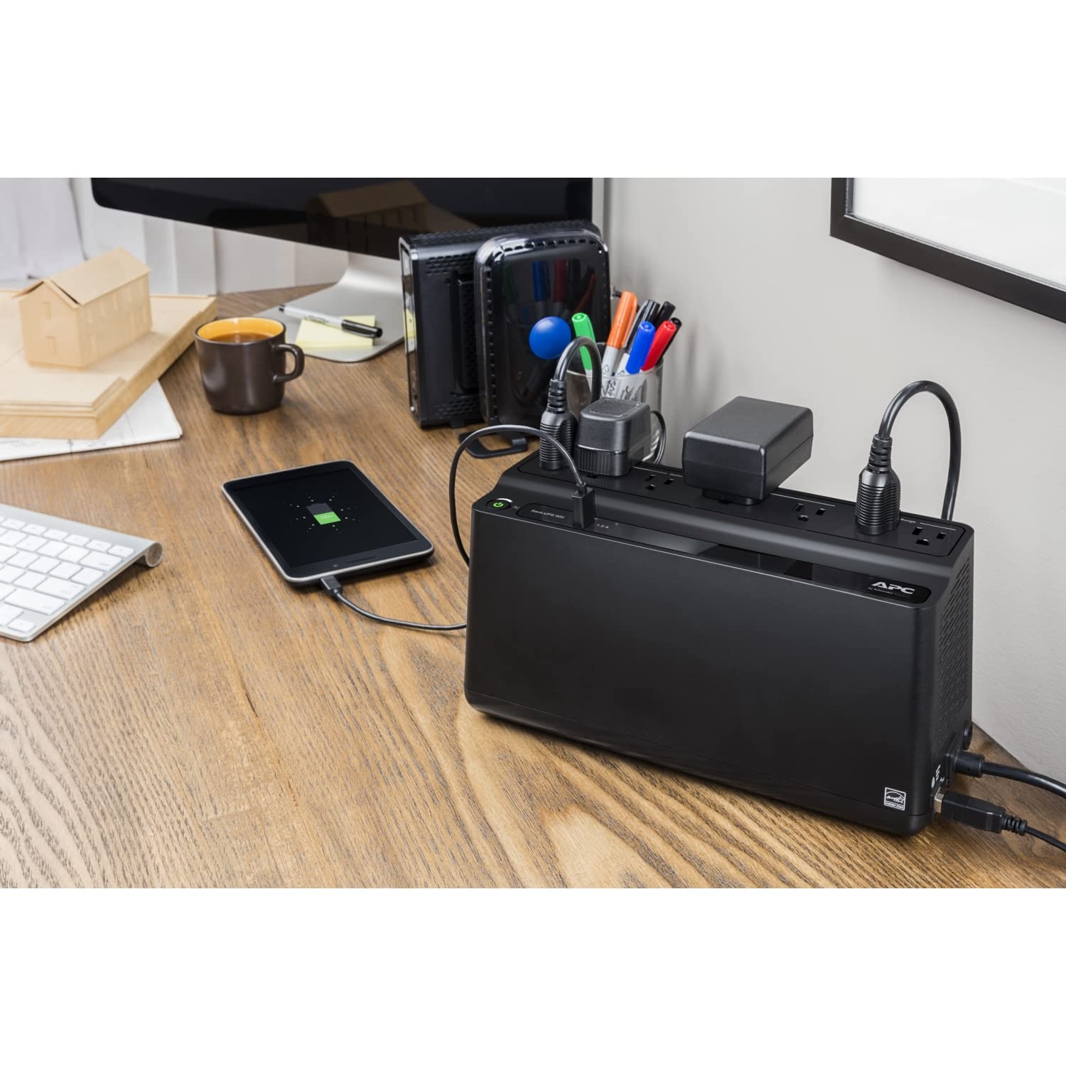 APC 600VA UPS Battery Backup & Surge Protector with USB Charger Port, Backup Battery Power Supply, BE600M1R Back-UPS (Renewed)