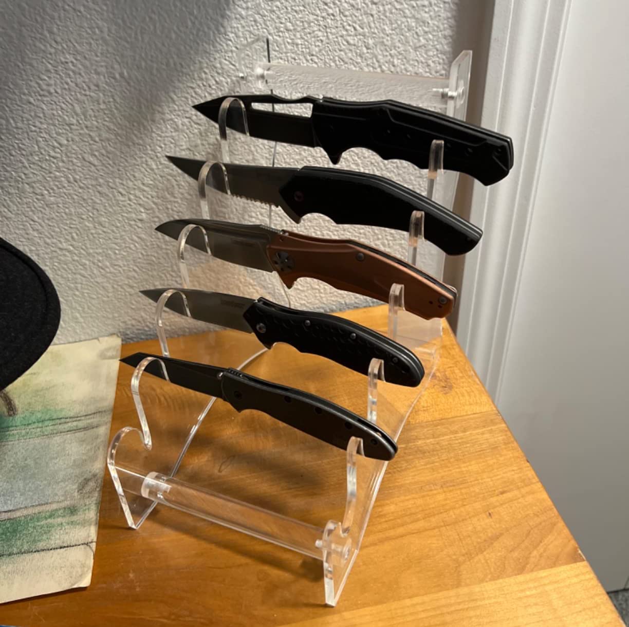 HHUXIUE Knife Display Stand,Knife Display,Acrylic Knife Display Case,Suitable for dagger, EDC, mini knife. Holds 6 pocket knives(transparent)