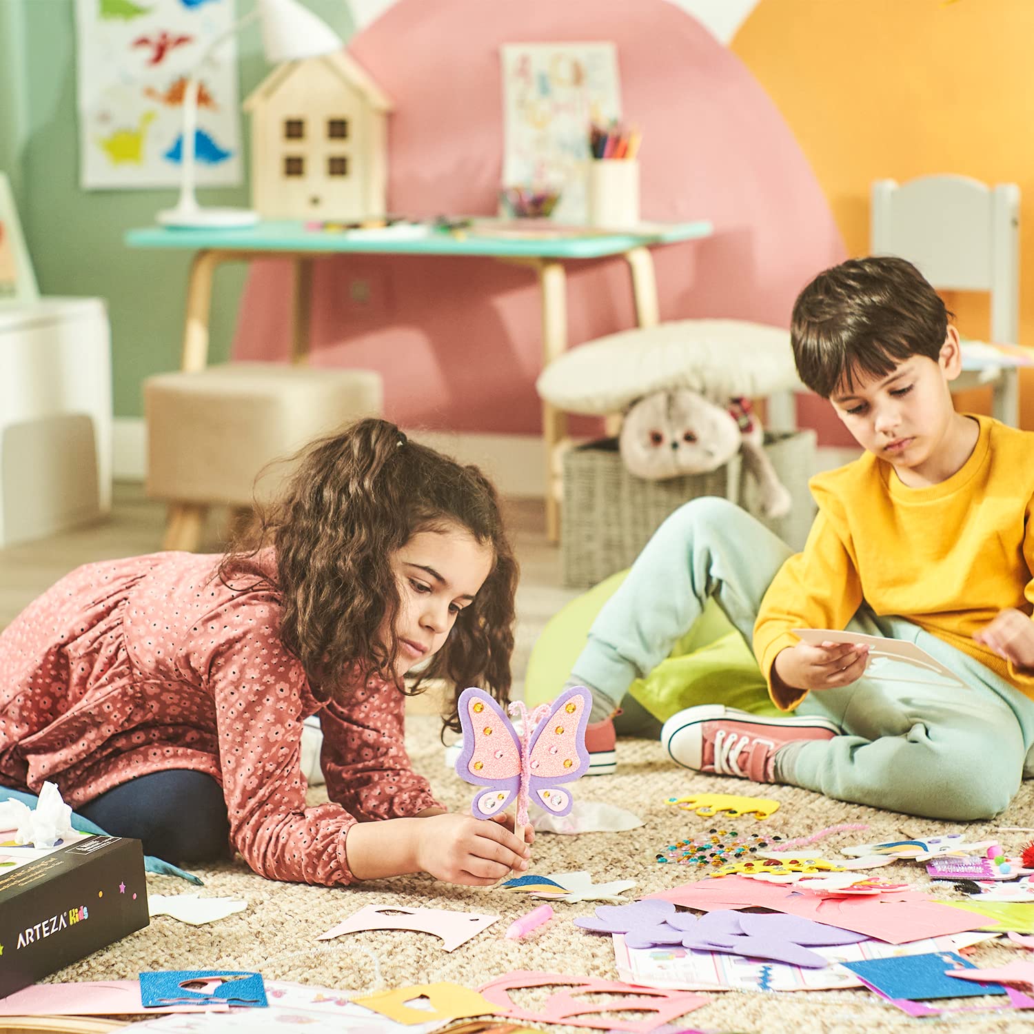 Arteza Kids Felt Kit, 422 Pieces, 21 Pre-Cut Glitter & Glitz Shapes, Assorted Felt Sheets, Glitter Mini-Pieces, Chenille Stems, and Accessories, Educational Kids’ Craft Supplies to Inspire Creativity
