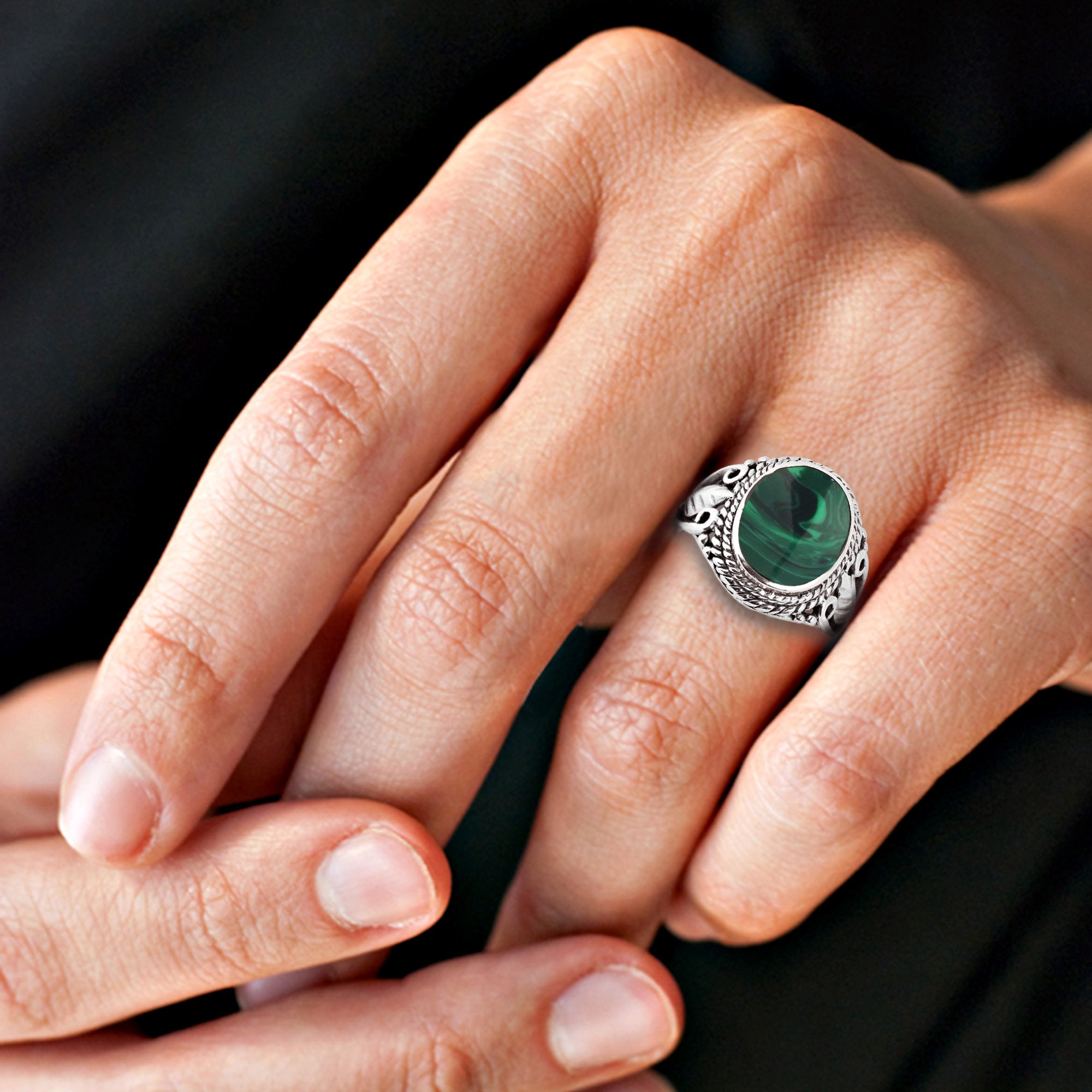 AeraVida Vintage Inspired Round Green Malachite Nature .925 Sterling Silver Ring, Size 11 | Elegant Handmade Women's | Statement Jewelry