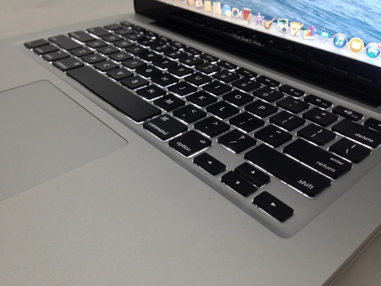 Apple MacBook Pro 13.3-Inch Laptop 2.8GHz i7 (MD314LL/A), 16GB Memory, 1TB SSHD (Solid State Hybrid Drive), DVD Burner (Renewed)