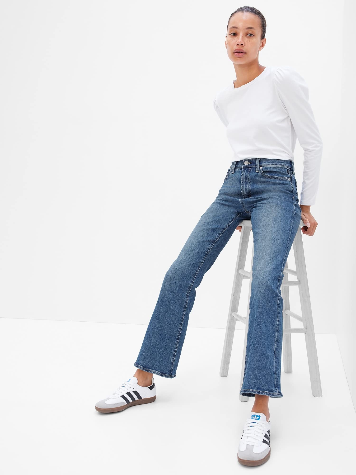 GAP Womens High Rise Flare Jeans, Dark Wash, 32 Regular US
