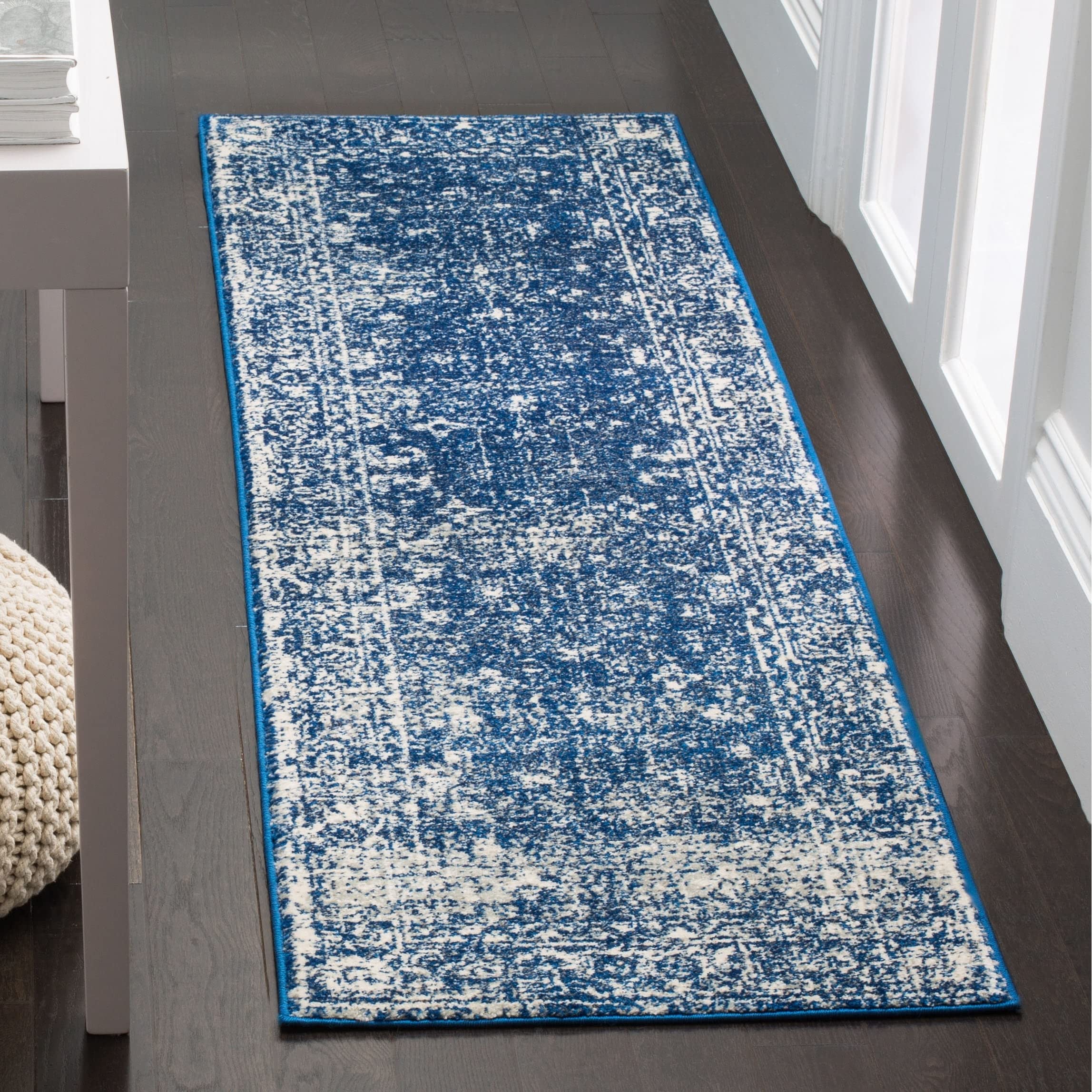 SAFAVIEH Evoke Collection 2'2" x 4' Grey/Ivory EVK270S Shabby Chic Distressed Non-Shedding Living Room Bedroom Accent Rug