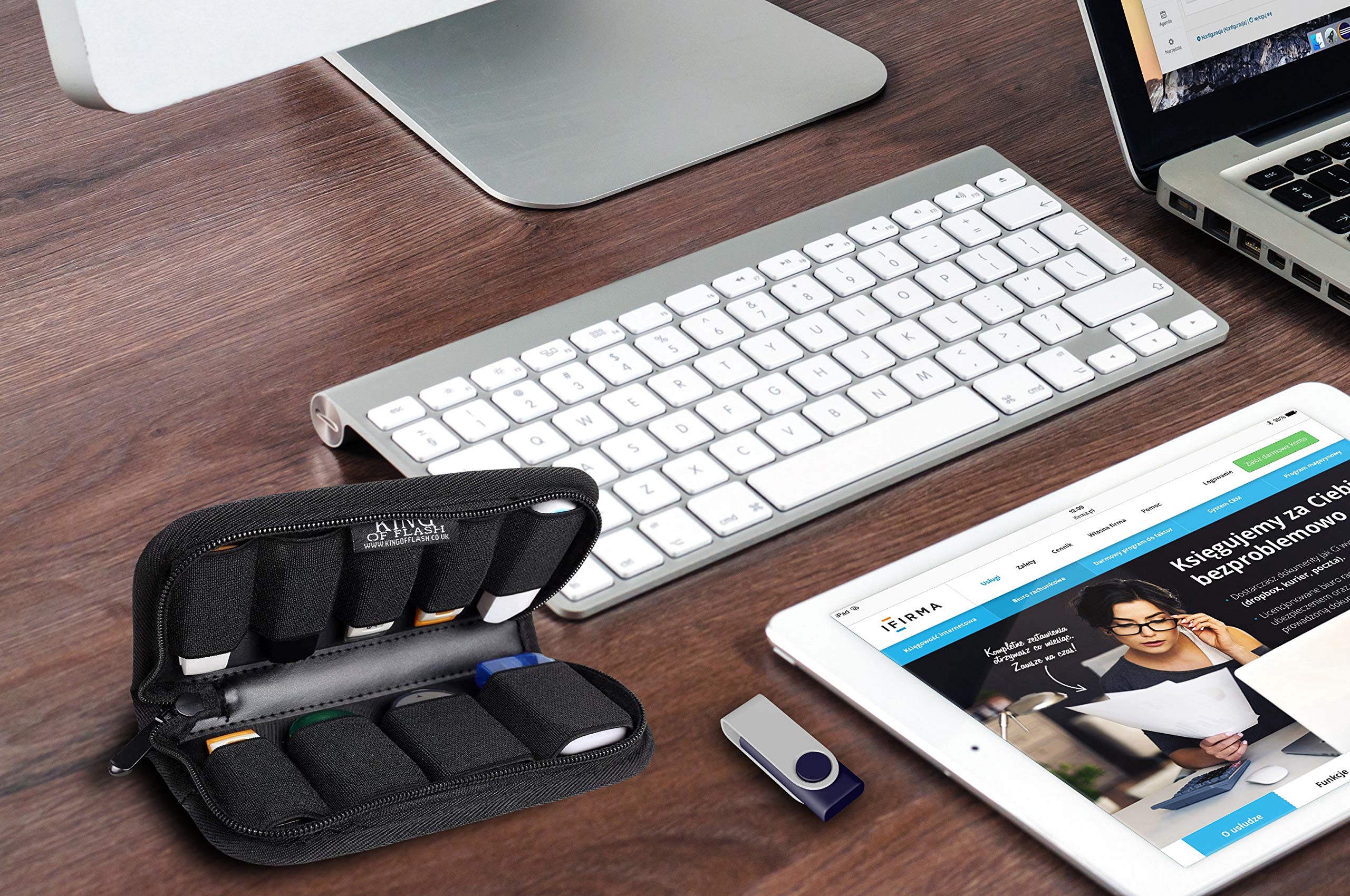 King of Flash 9 x USB Flash Drives Carrying Case with Premium Quality Padded Protection for Flash/Key Drives - Black