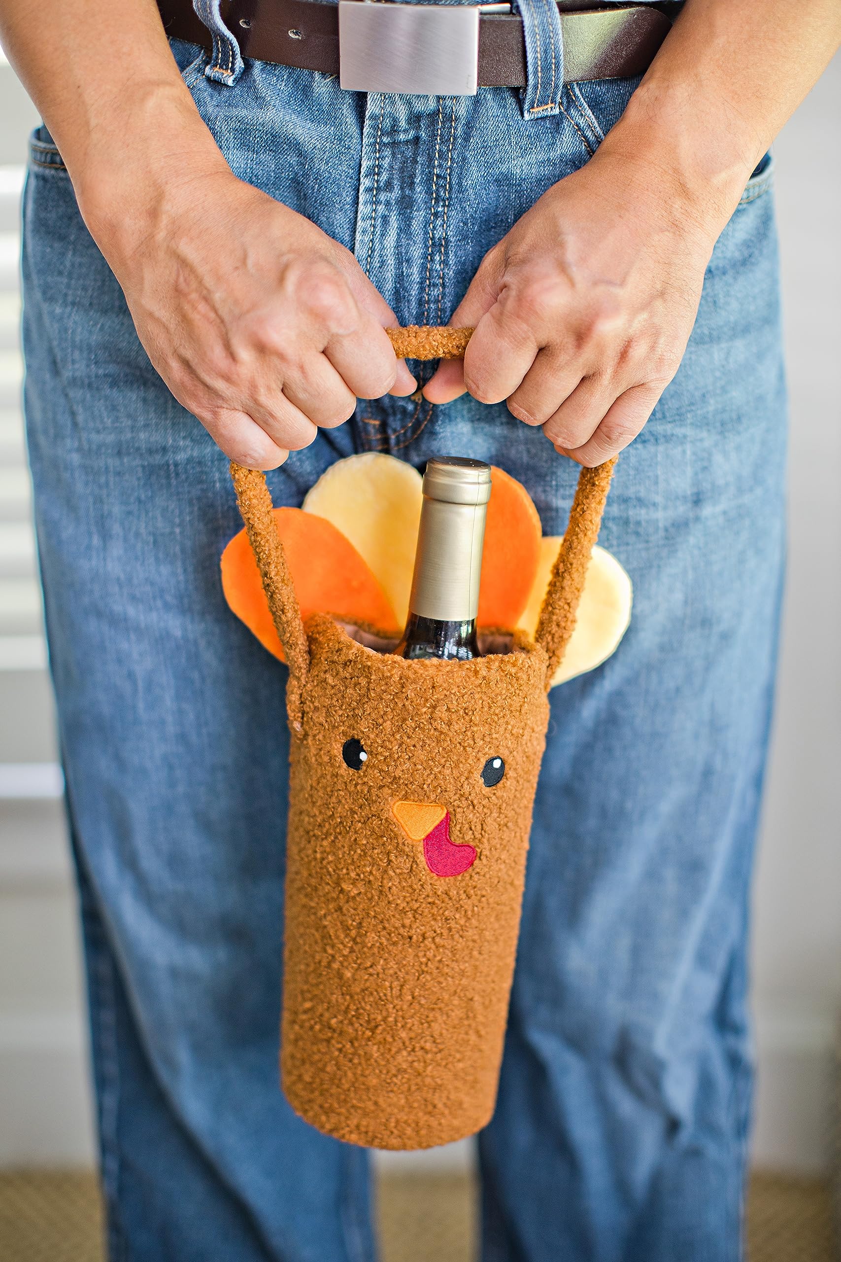 Pearhead Sherpa Turkey Wine Bottle Gift Bag, Thanksgiving Dinner Ideas, Funny Fall Housewarming Ideas, Holiday Party Hostess Gifts, Reusable Gift Bag, Soft Travel Wine Tote Carrier