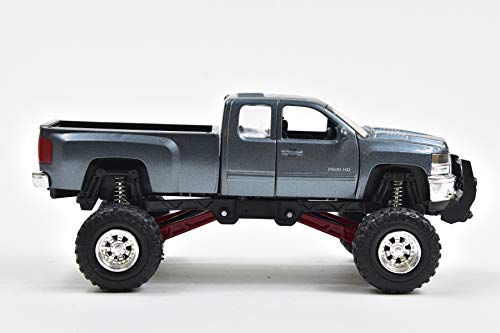 New Ray Silverado 2500 Hd Die Cast Chevrolet with Suspension 1/32° 54526 Blue, male