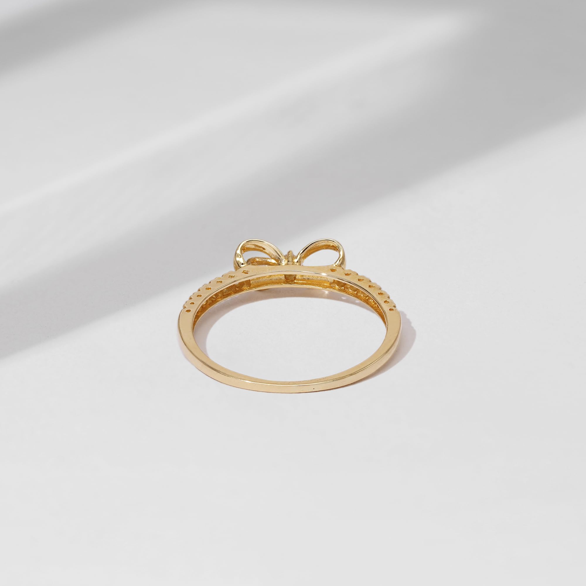 Amazon Essentials 10k Gold Infinite Elements Cubic Zirconia Bow Ring, Size 6 (previously Amazon Collection)