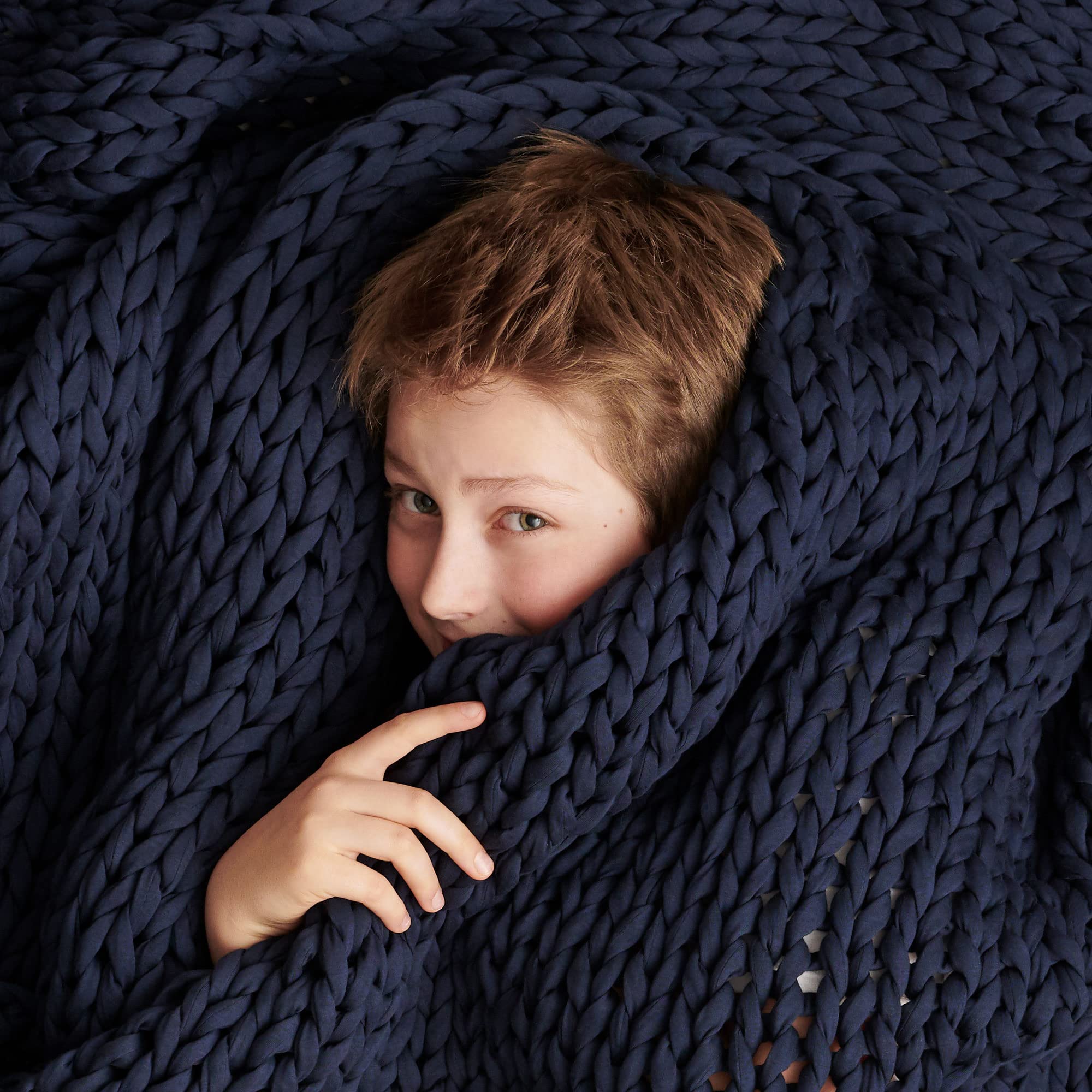 Bearaby Hand-Knit Kids Weighted Blanket - Chunky Knit Blanket - Sustainable, Breathable, and Calming - Machine Washable for Easy Maintenance (Midnight Blue, 7 lbs)