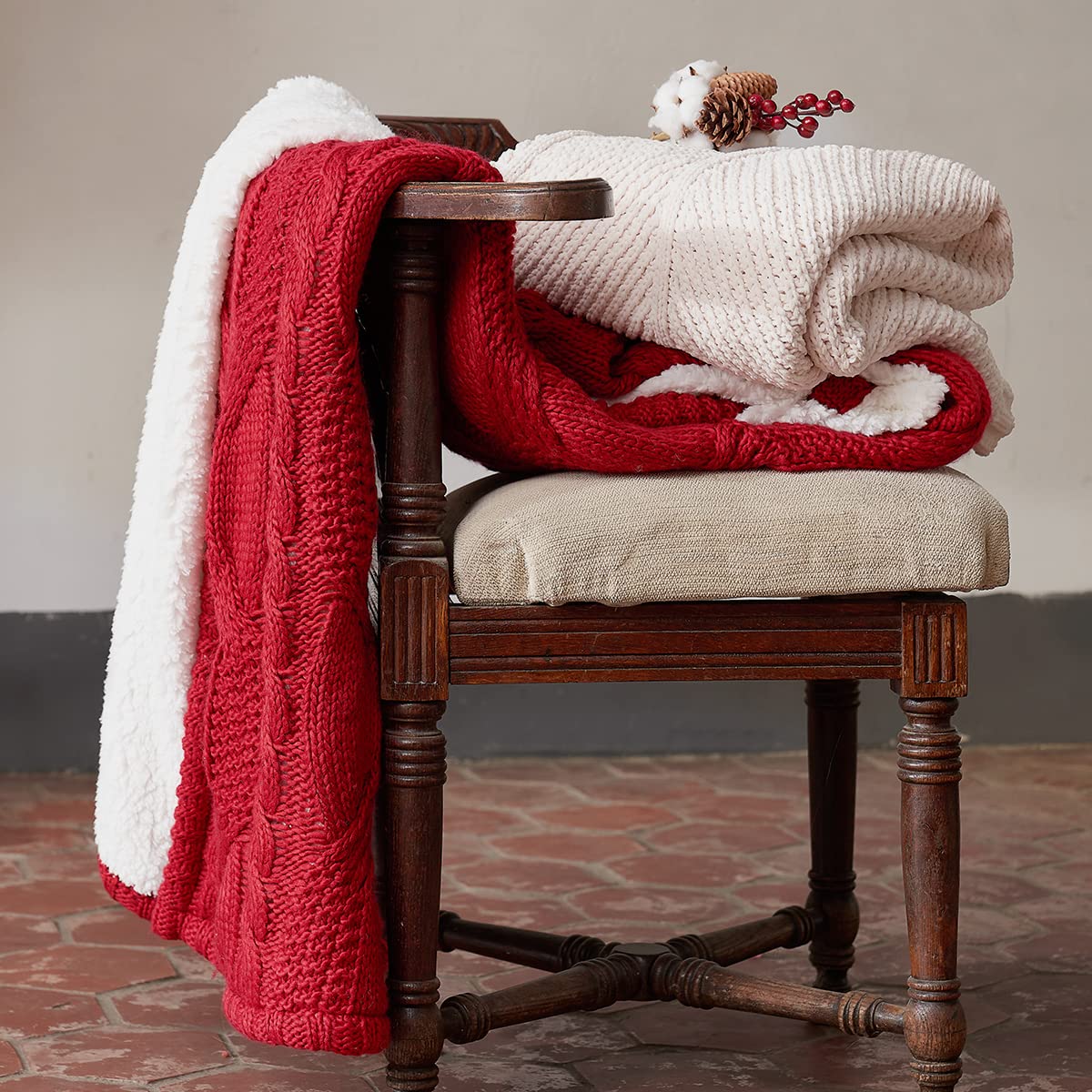Amélie Home Reversible Sherpa Cable Knit Throw Blanket Soft Cozy Warm Winter Fleece Throw Blankets for Couch Bed Living Room, Christmas Red, 50x70