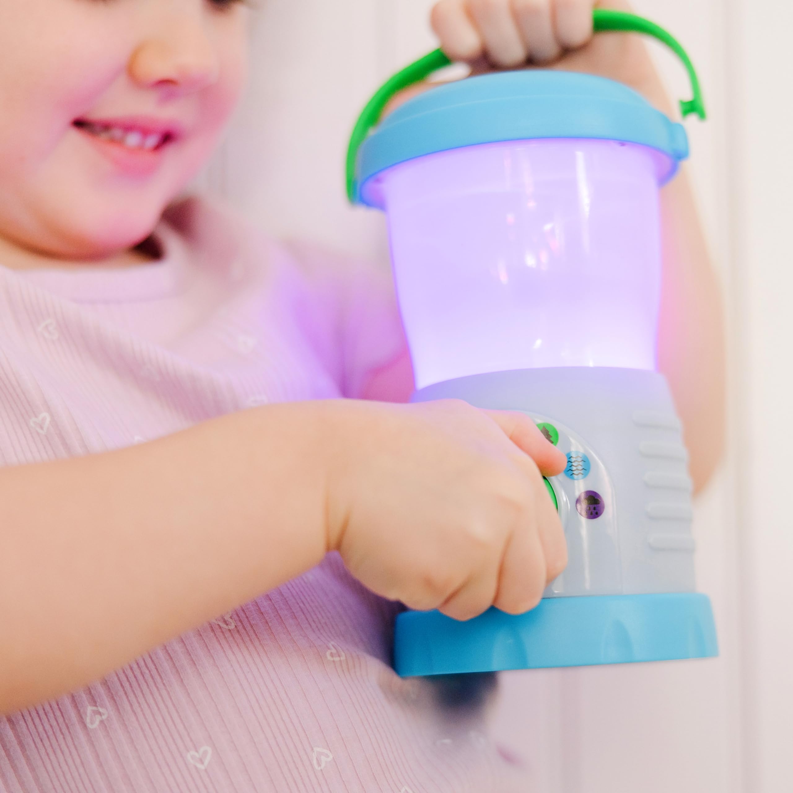 Melissa & Doug Let’s Explore Light & Sound Camping Lantern Play Set, lantern, 3 double-sided cards to set the scene (cards store in bottom of lantern), collectible medallion