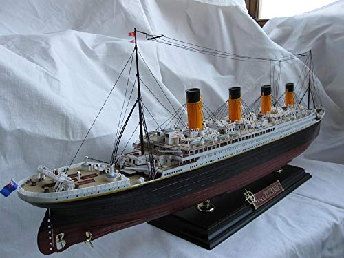 AEVVV RMS Titanic British Passenger Liner - Plastic Ship Model Kits Scale 1:700 - Assembly Instructions in Russian Language
