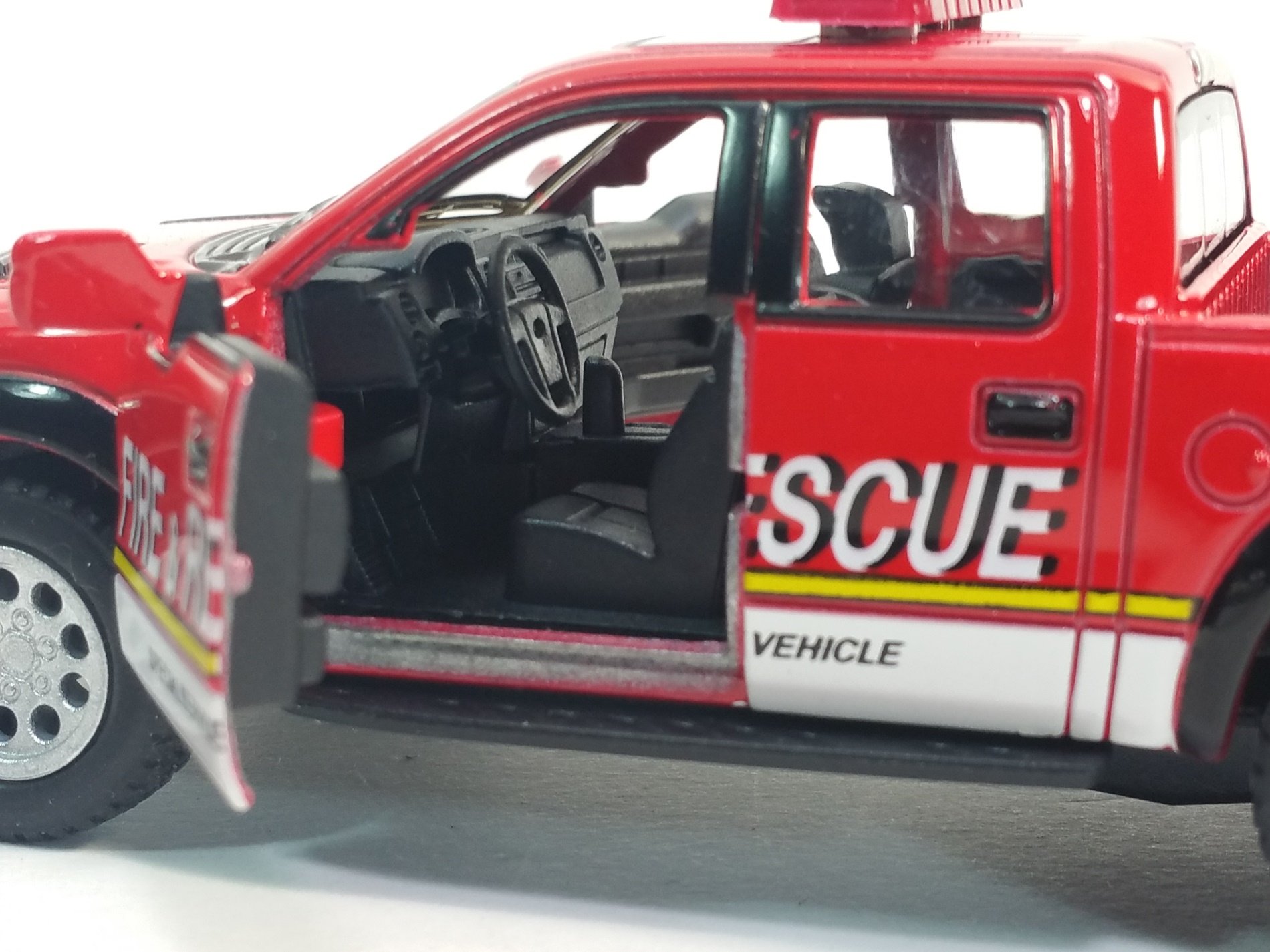 KiNSMART π¨ 2013 Ford F-150 SVT Raptor Supercrew Fire Rescue Edition 1:46 Scale 5inch Die Cast Metal Model Toy Rescue Fire Trucks