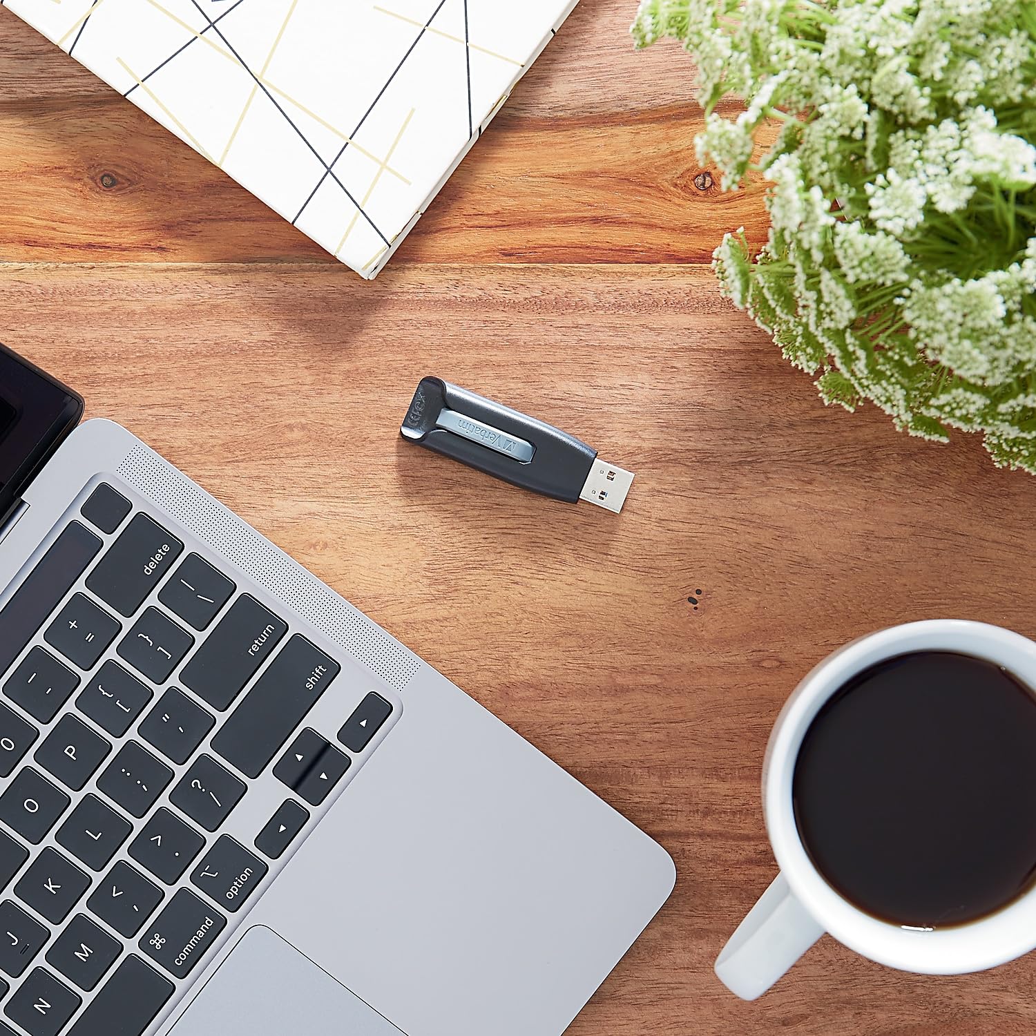 Verbatim 8GB USB 3.0 Store 'n' Go V3 Flash Drive - Cap-Less & PC / Mac Compatible - Gray