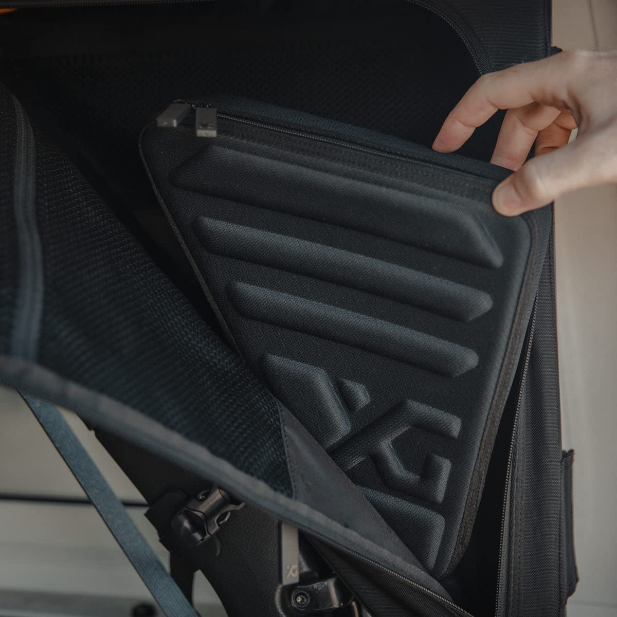 XG Cargo Mini Case Right