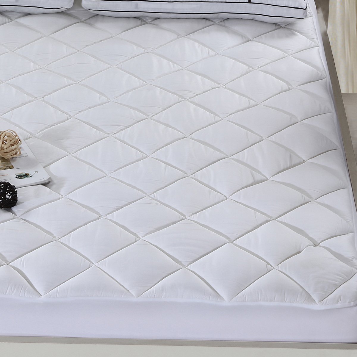 Mattress Pad Pillow top Cover, Viscose derived from Bamboo, Hypoallergenic Down Alternative Mattress Topper, 300TC Shell Cover with 8-18 Inch Deep Pocket, King