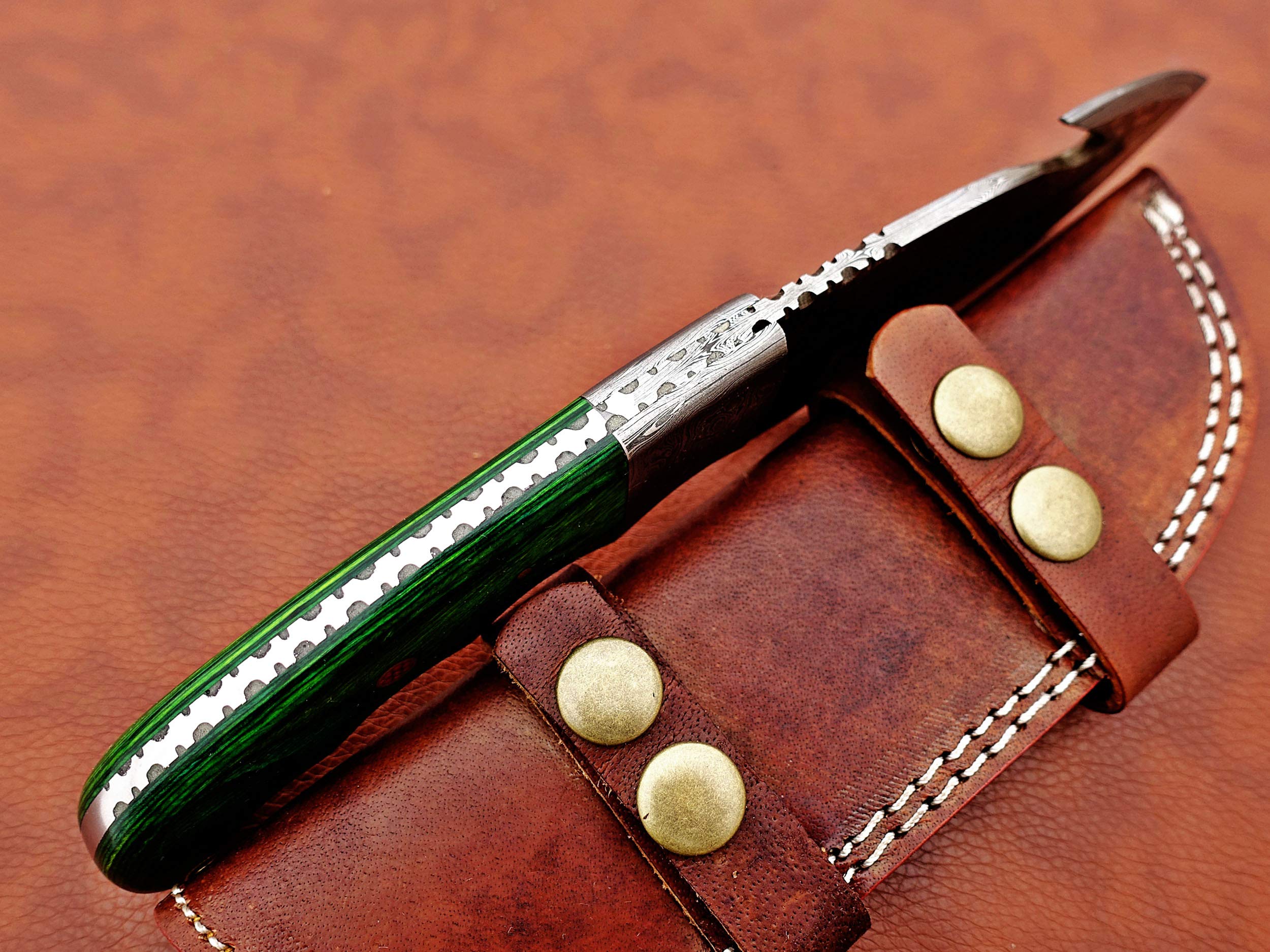 9.5" Hand Forged Damascus Steel Gut Hook Skinning Knife, Green Wood Scale with Damascus Bolster, Full Tang Blade Twist Pattern Drop Point Blade, Cow Hide Leather Sheath