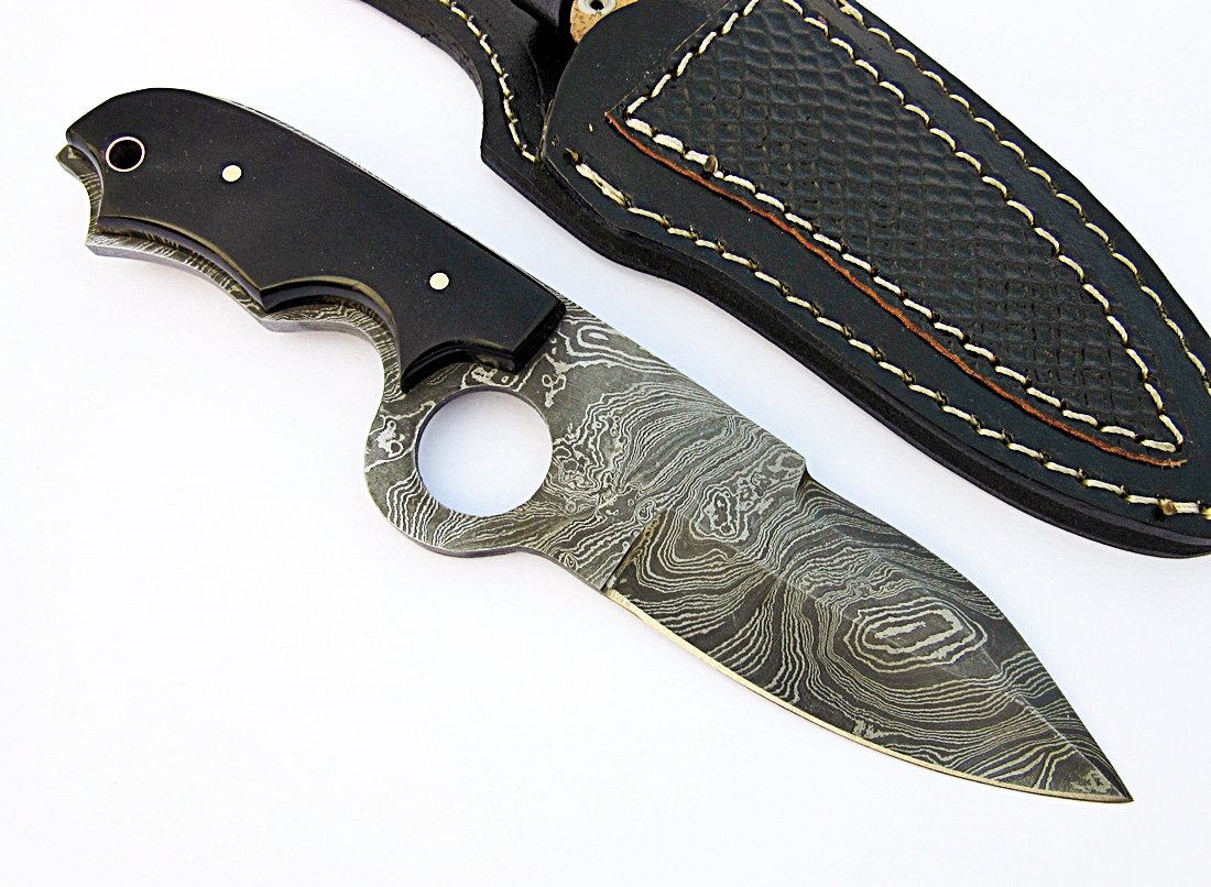 AishaTech The Auk Hunting Knife Damascus Steel Blade Horn Handle