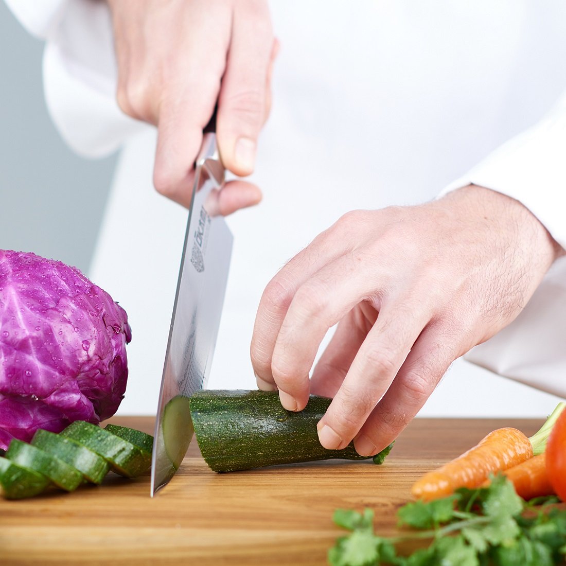 Okami Knives CHEF KNIFE 8" Japanese Damascus Stainless Steel, High Carbon Sharp Kitchen Cutlery, Light & Ergonomic Gyuto