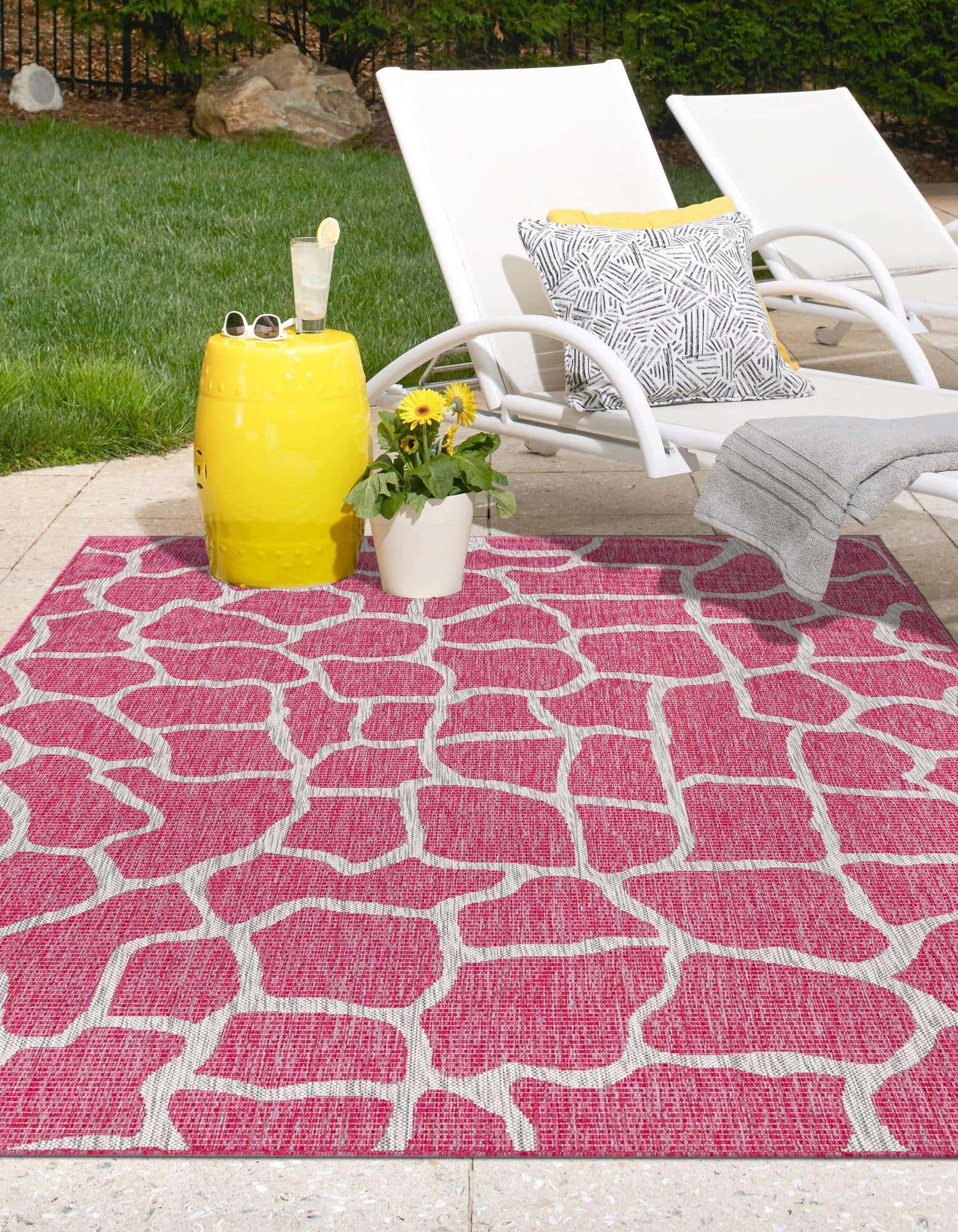 Unique Loom Outdoor Safari Collection Area Rug - Giraffe (2' x 3' Rectangle Magenta/Ivory)