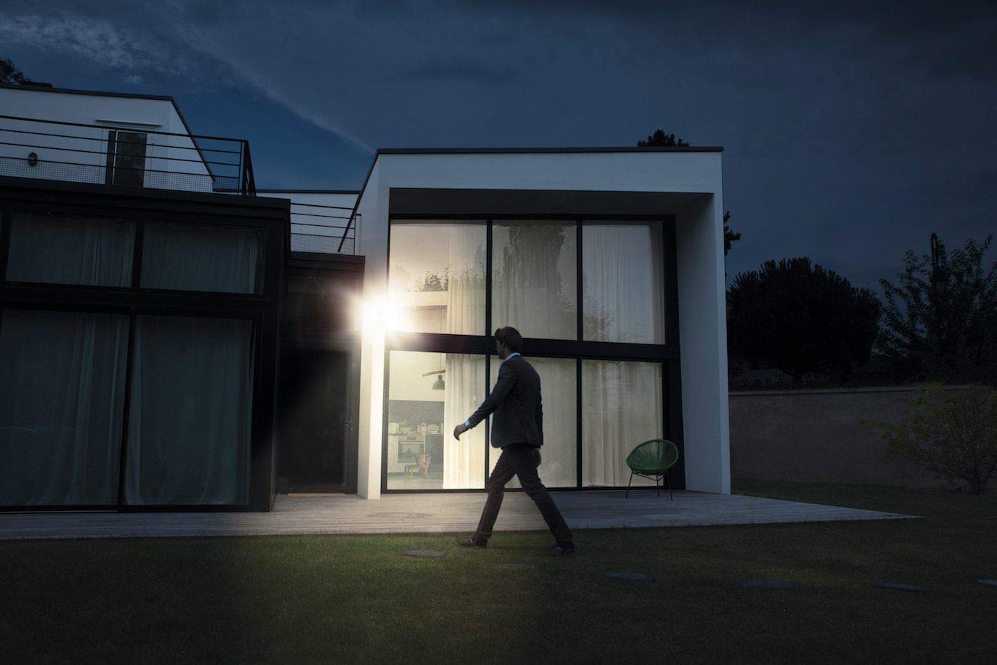 Pass & Seymour Netatmo c Camera, WiFi, Integrated Floodlight, Movement Detection, Night Vision, Without Fees, NOC01-US, Black Aluminium